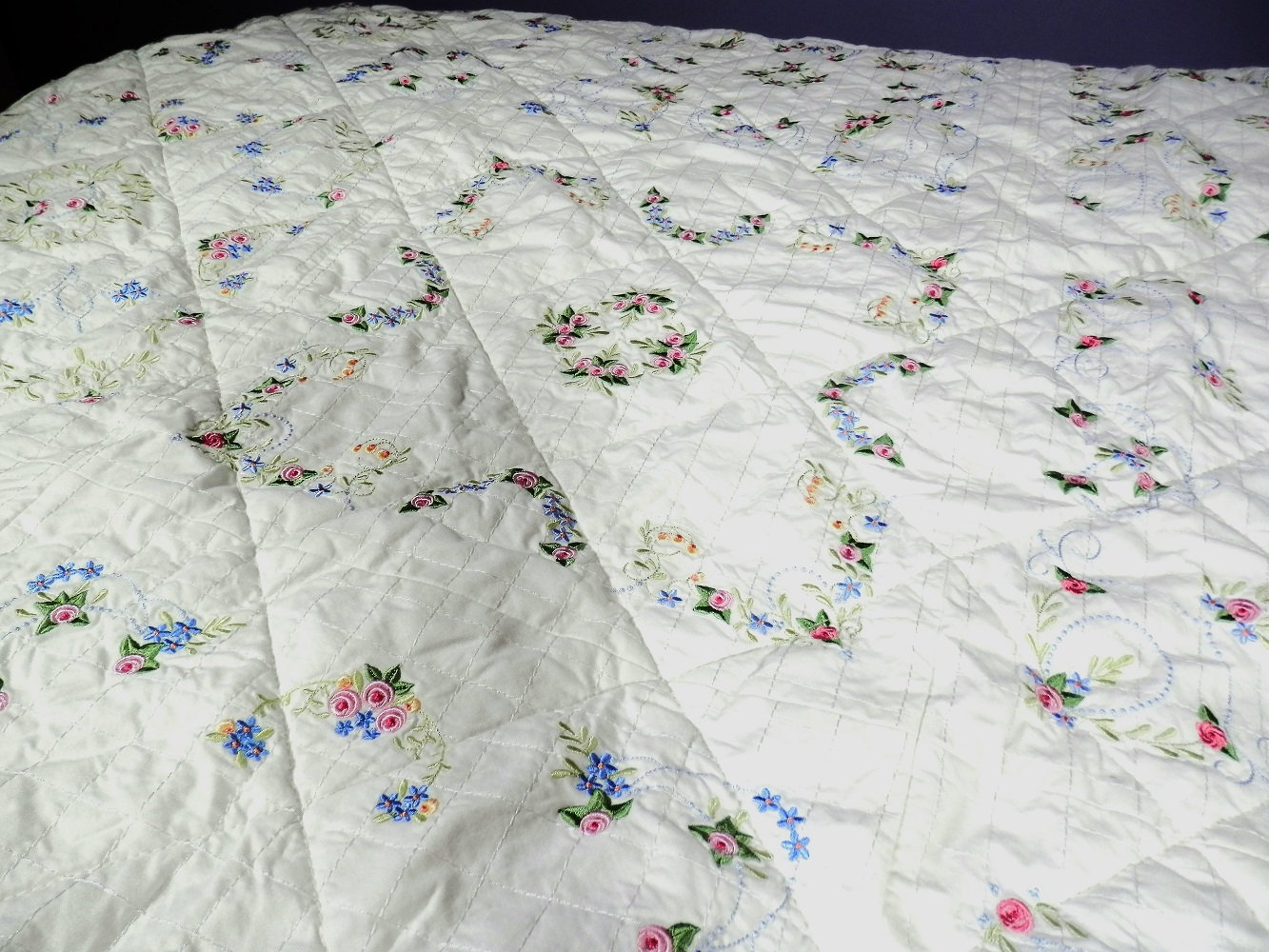 ANTIQUE Pearly ROSE QUILT Queen Size Embroidered Hand Made Heirloom One ...