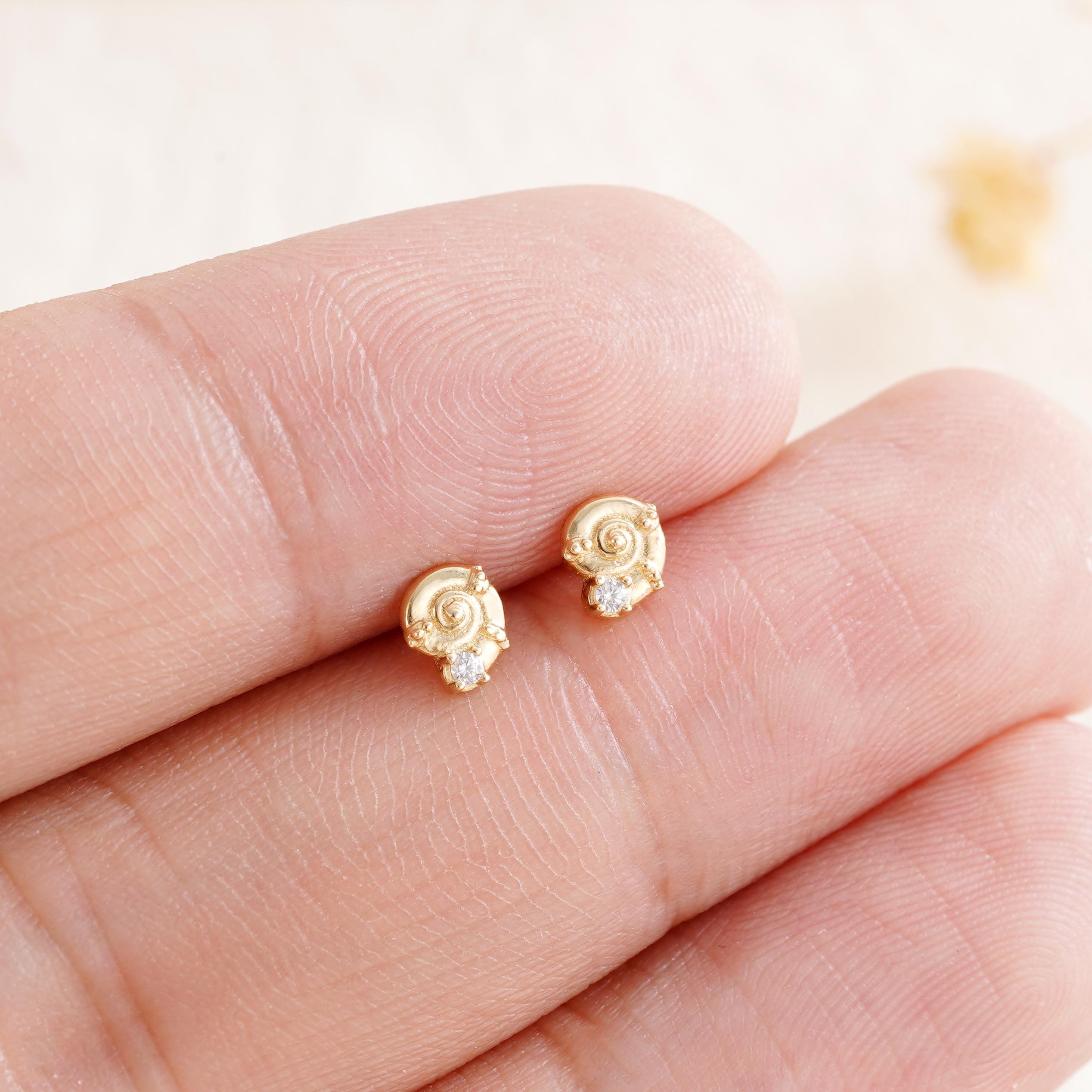 14K Solid Gold Shell Cartilage Stud Earring, Gold Helix Conch Piercing ...