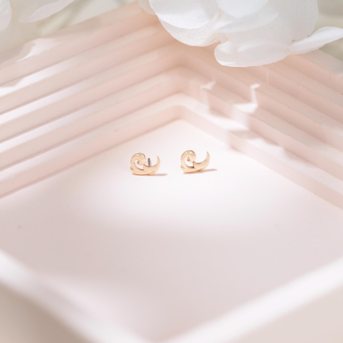 14k Solid Gold Wave Swirl Stud Minimalist Cartilage Piercing Tragus ...