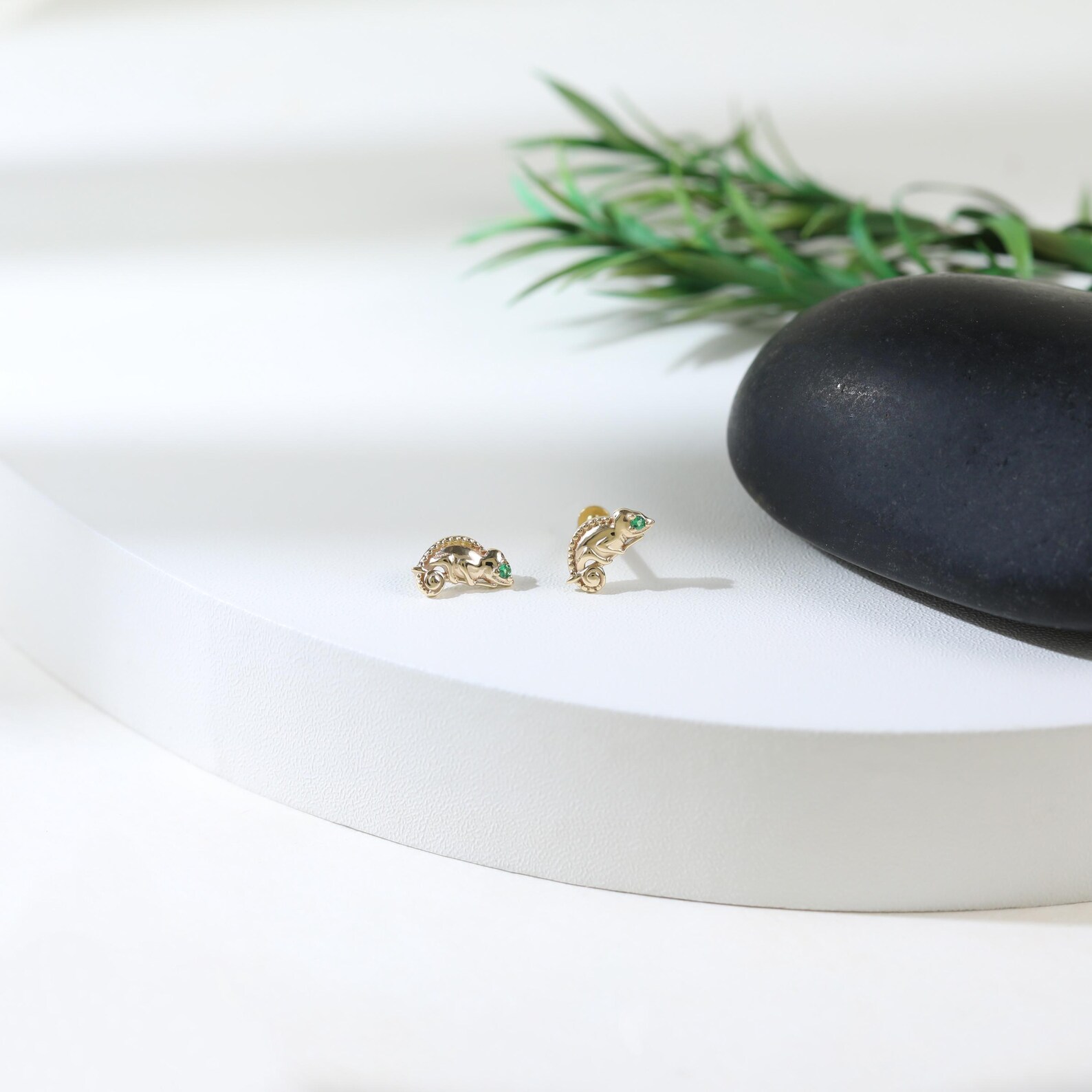 14K Solid Gold Lizard Stud Earring Tiny Animal Stud Cartilage Piercing ...