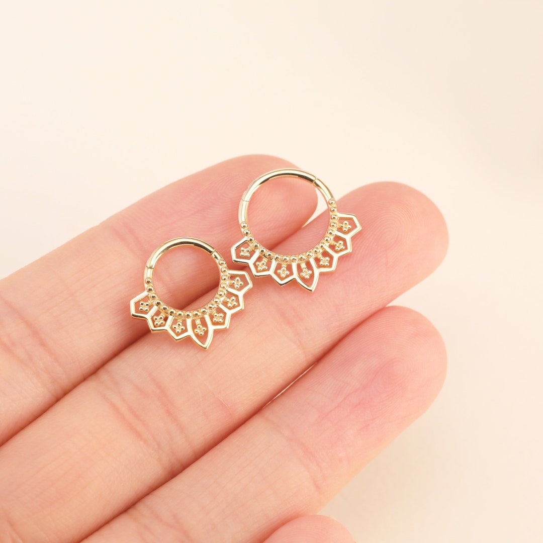 14k Solid Gold Royal Floral Seamless Clicker, Gold Septum Ring, Flower ...