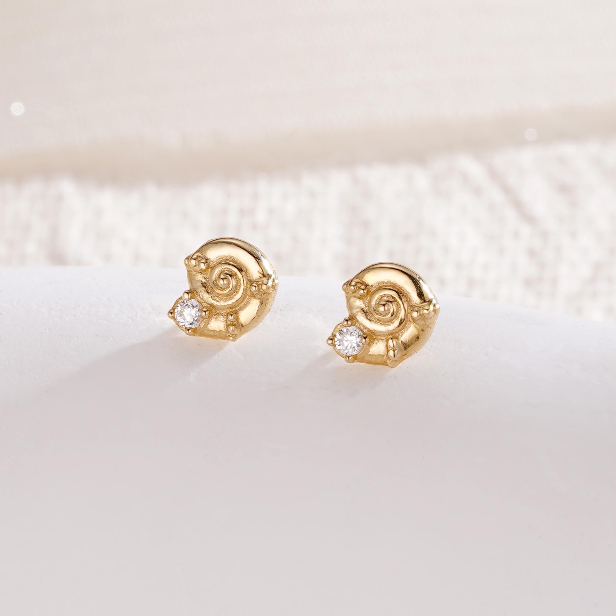 14K Solid Gold Shell Cartilage Stud Earring, Gold Helix Conch Piercing ...