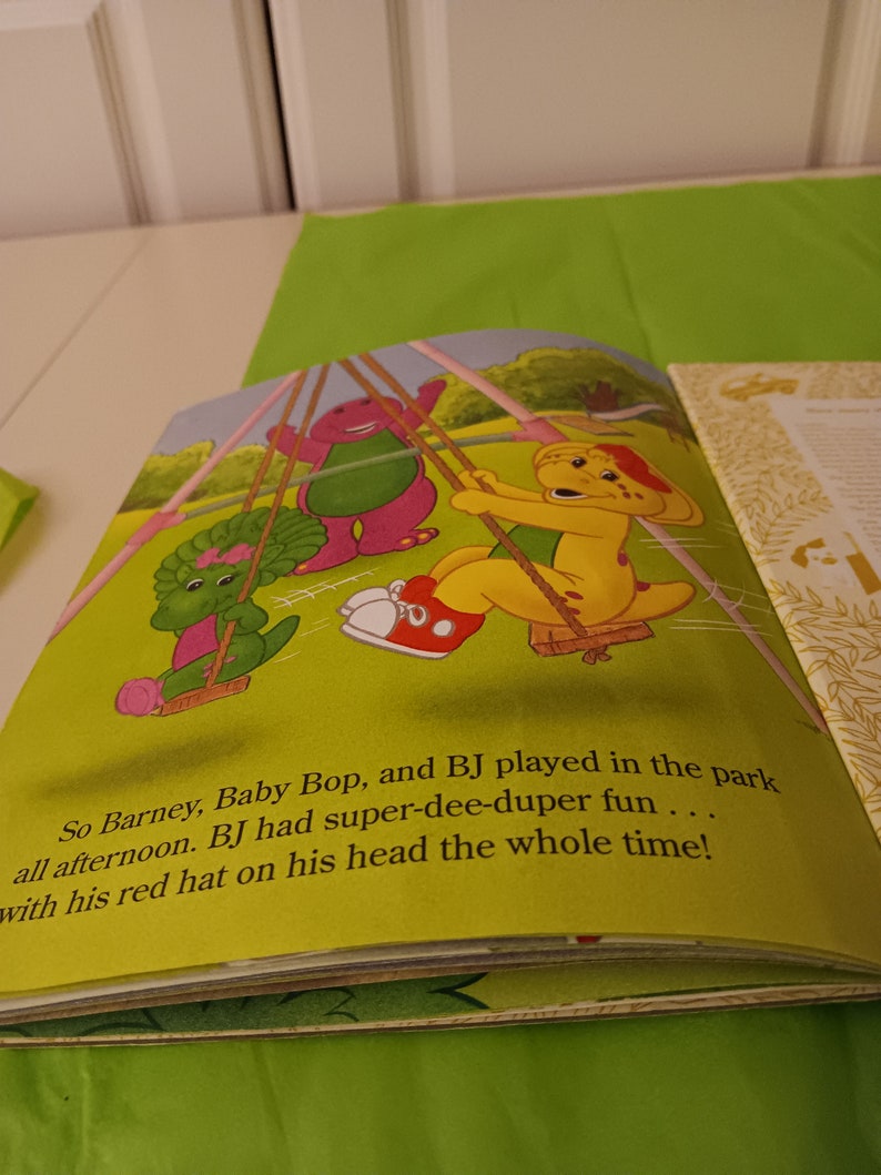 Barney/ A Little Golden Book/barney Catch That Hat/ 1997/pre-owned/rare ...