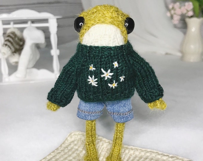 Knitted Frog in Sweater Crochet Frog Toy Plush Embroidery Doll Green ...