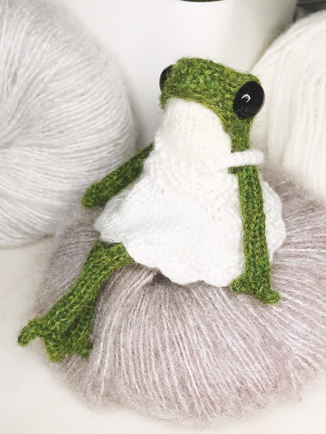 Knitted Frog in Dress Knitted Frog in Sweater Movable Froggy Frog and ...