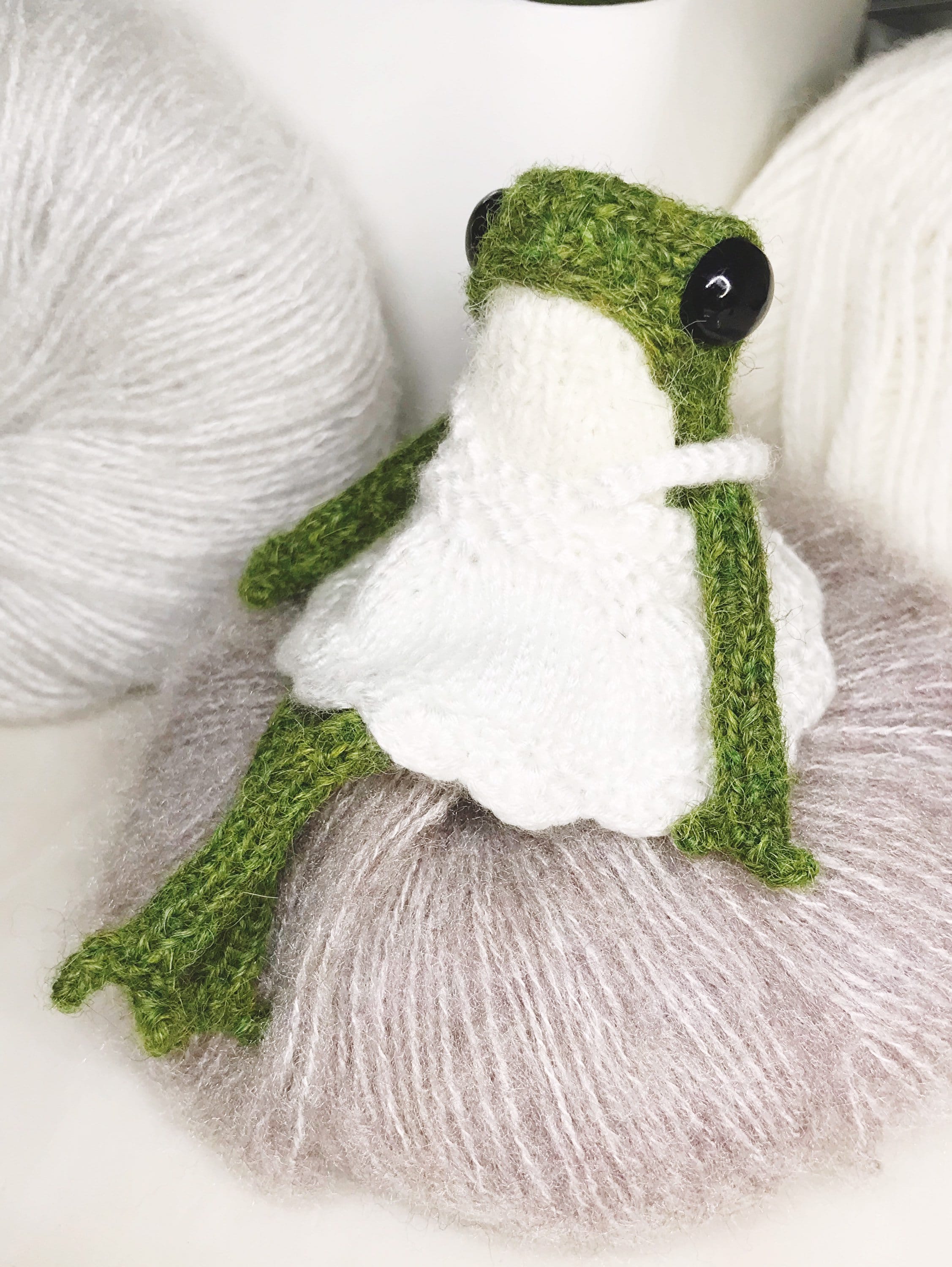 Knitted Frog in Dress Knitted Frog in Sweater Movable Froggy - Etsy