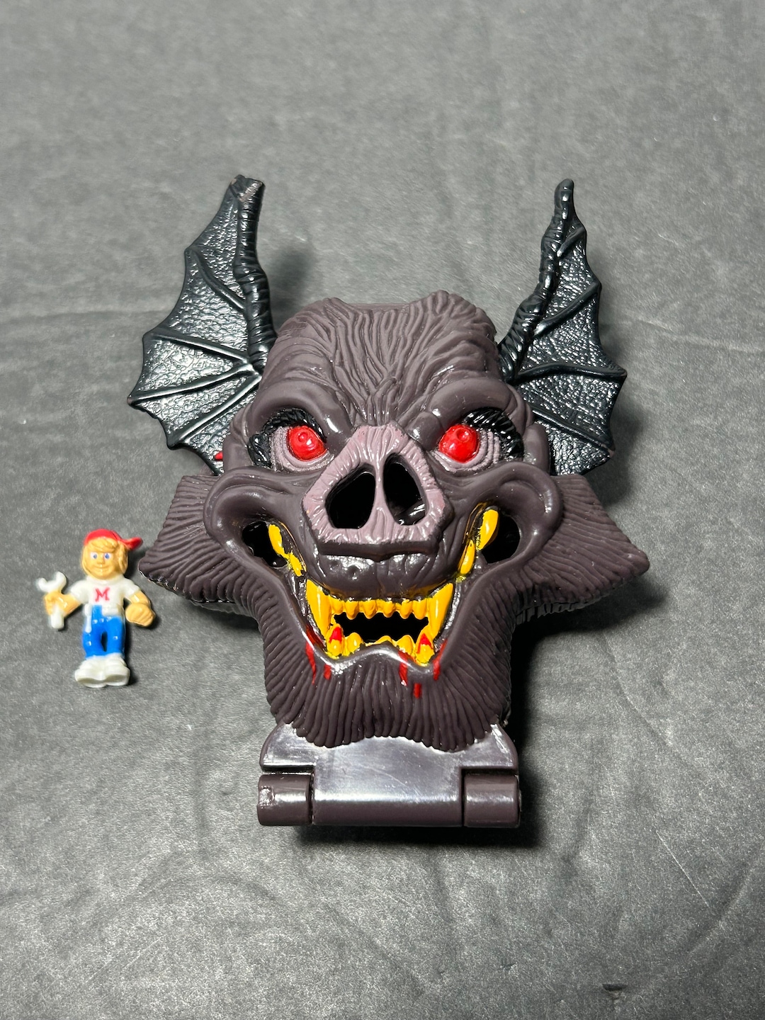 1992 Mighty Max Sting Defeats Vampire Biter Bat Night Wing Bluebird ...