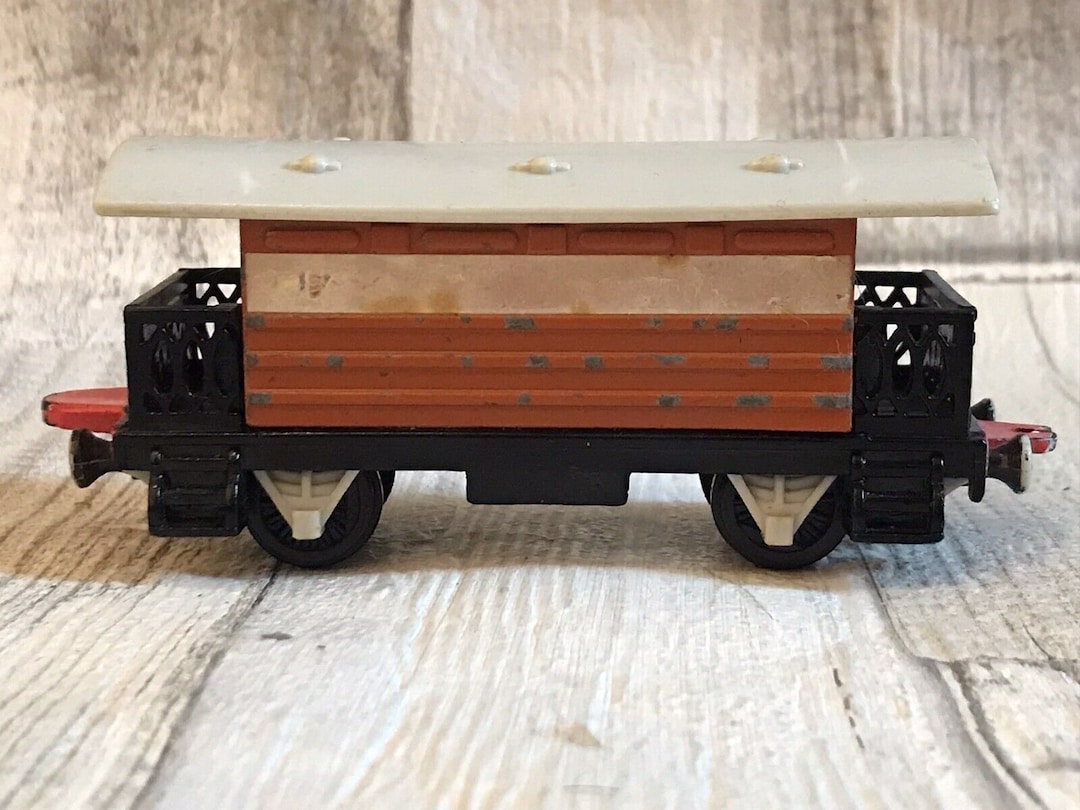 ERTL Thomas the Tank Engine Henrietta Carriage Train Vintage 1992 - Etsy