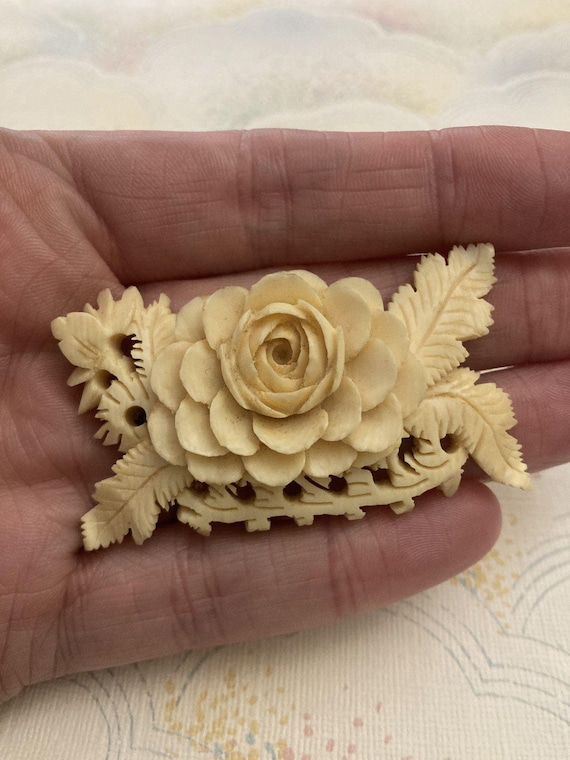 Vintage Brooch Carved Cream Celluloid Rose Flower 6cm… - Gem