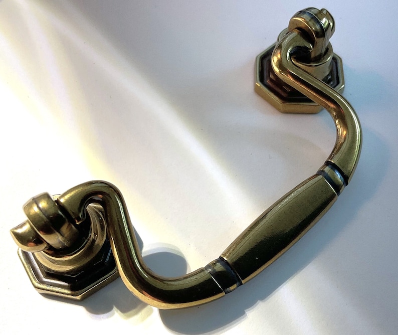 Swan Bail Pull With Antique Brass Finish and Hexagon Backplate Measures ...