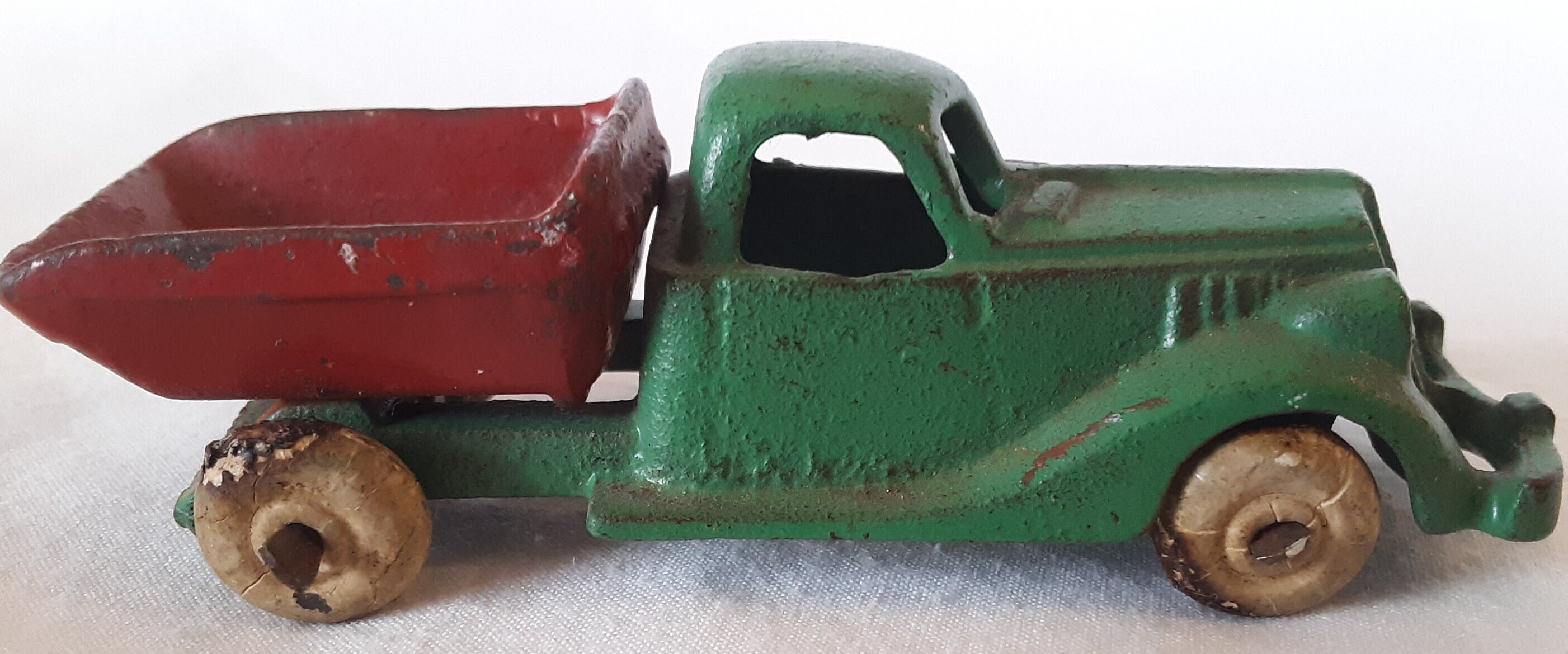 Pair of Hubley 1930s Cast Iron Trucks * Blue Pickup * Green and Red ...