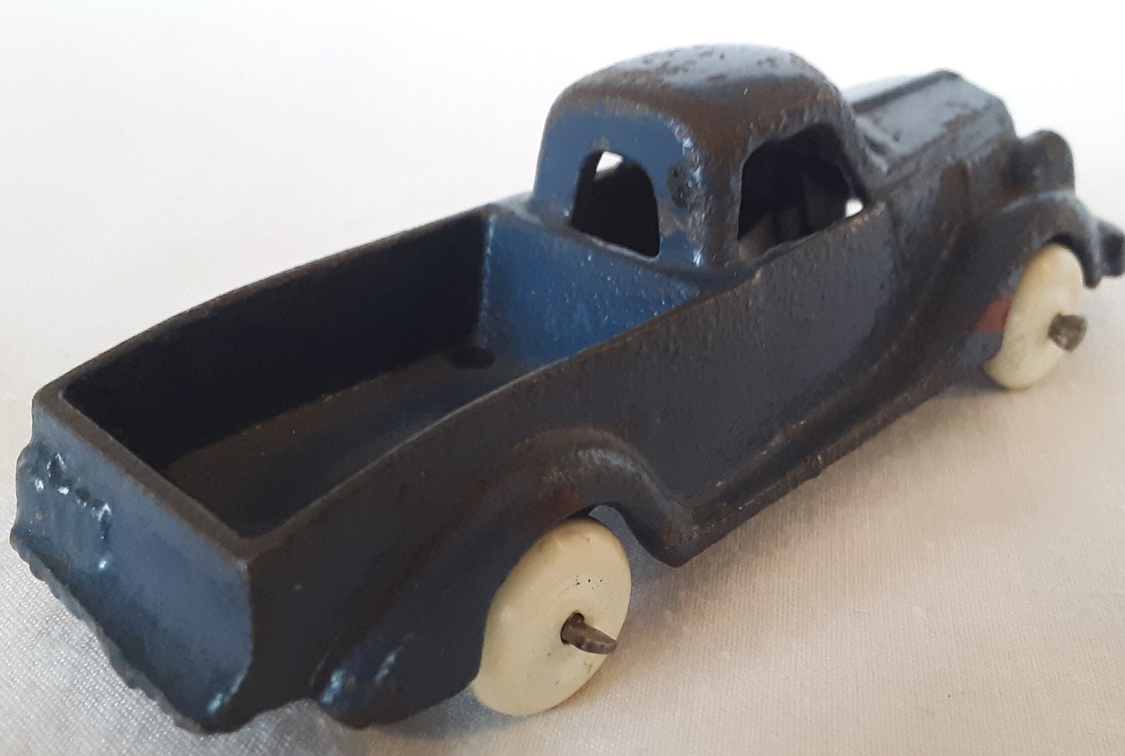 Pair of Hubley 1930s Cast Iron Trucks * Blue Pickup * Green and Red ...