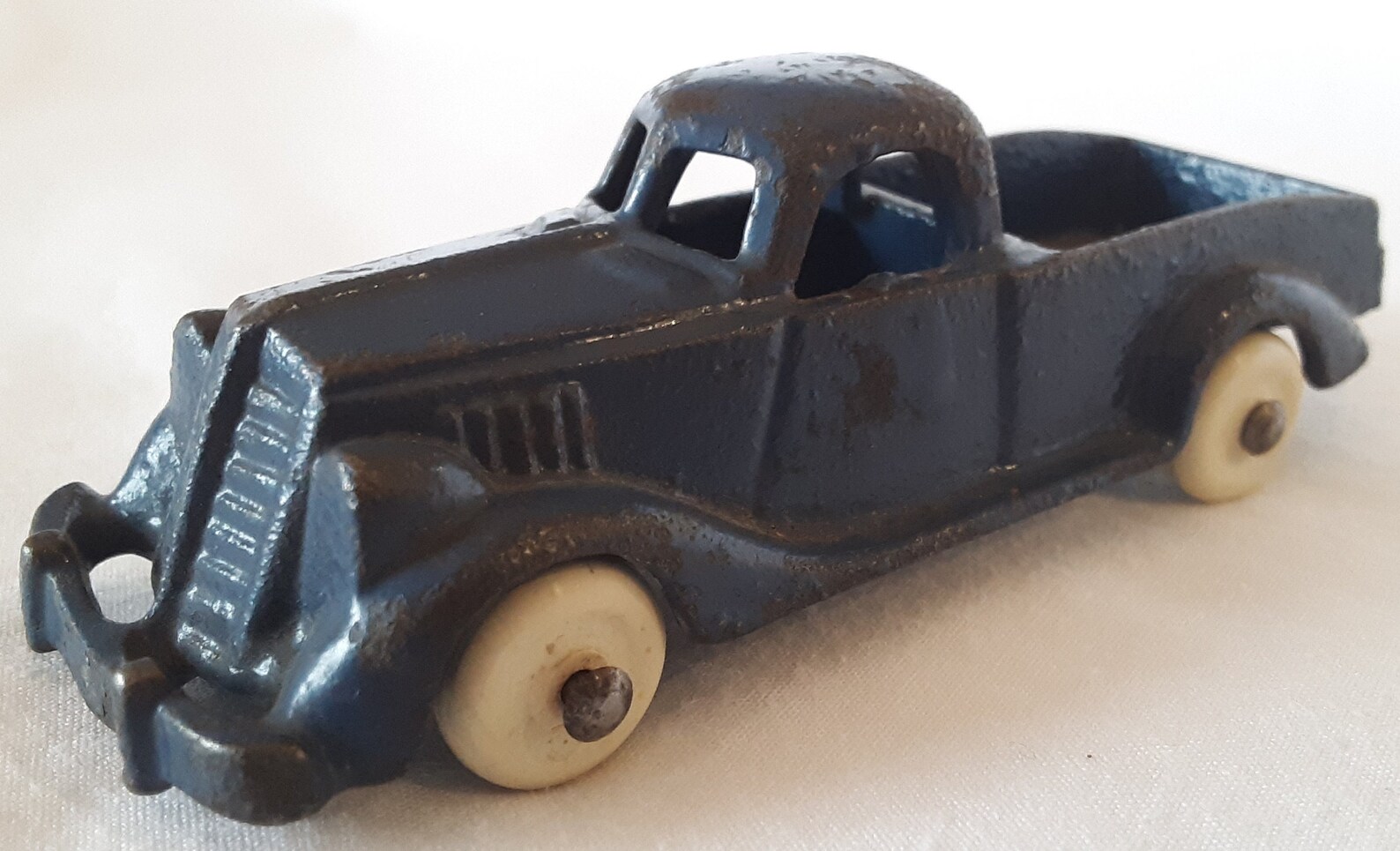 Pair of Hubley 1930s Cast Iron Trucks * Blue Pickup * Green and Red ...