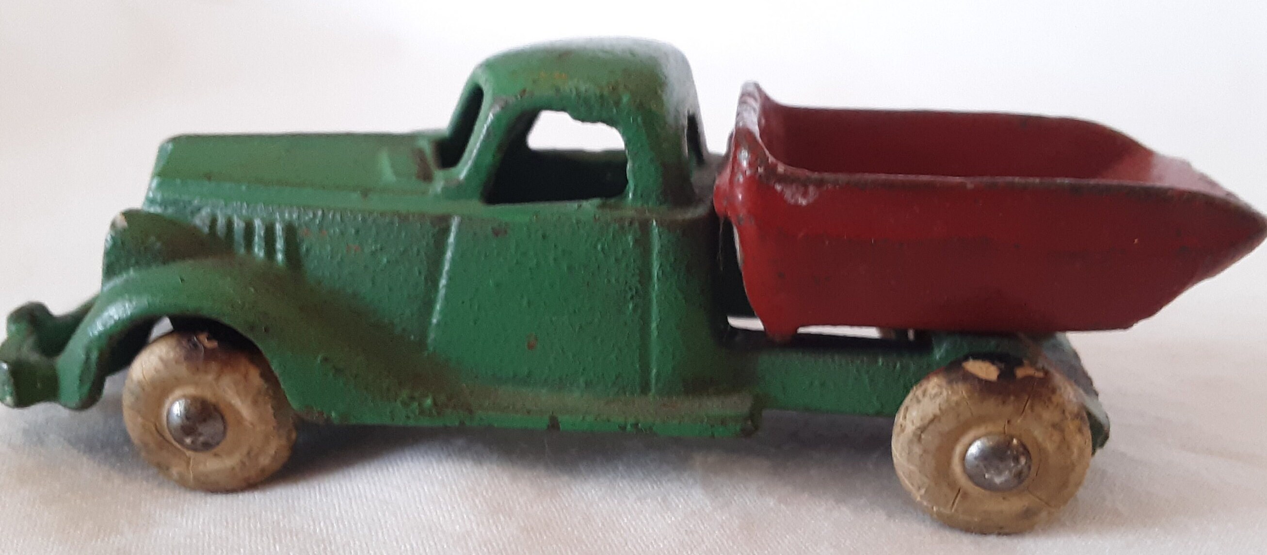 Pair of Hubley 1930s Cast Iron Trucks * Blue Pickup * Green and Red ...