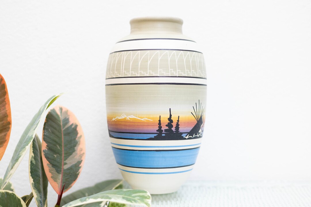 Vintage Southwestern Native American Vase / Navajo Decorative Art - Etsy