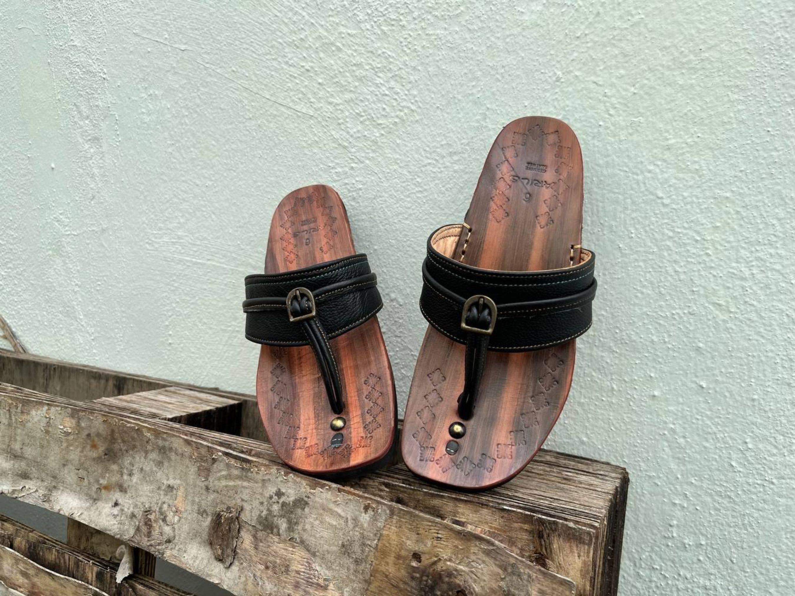 Capal Kurta Classic Traditional Malay Slippers Sandals for Men Size 6 ...