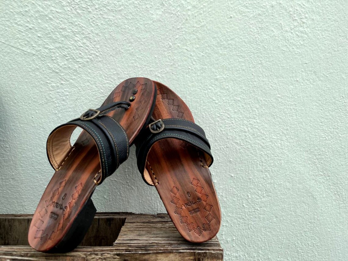 Capal Kurta Classic Traditional Malay Slippers Sandals for Men Size 6 ...