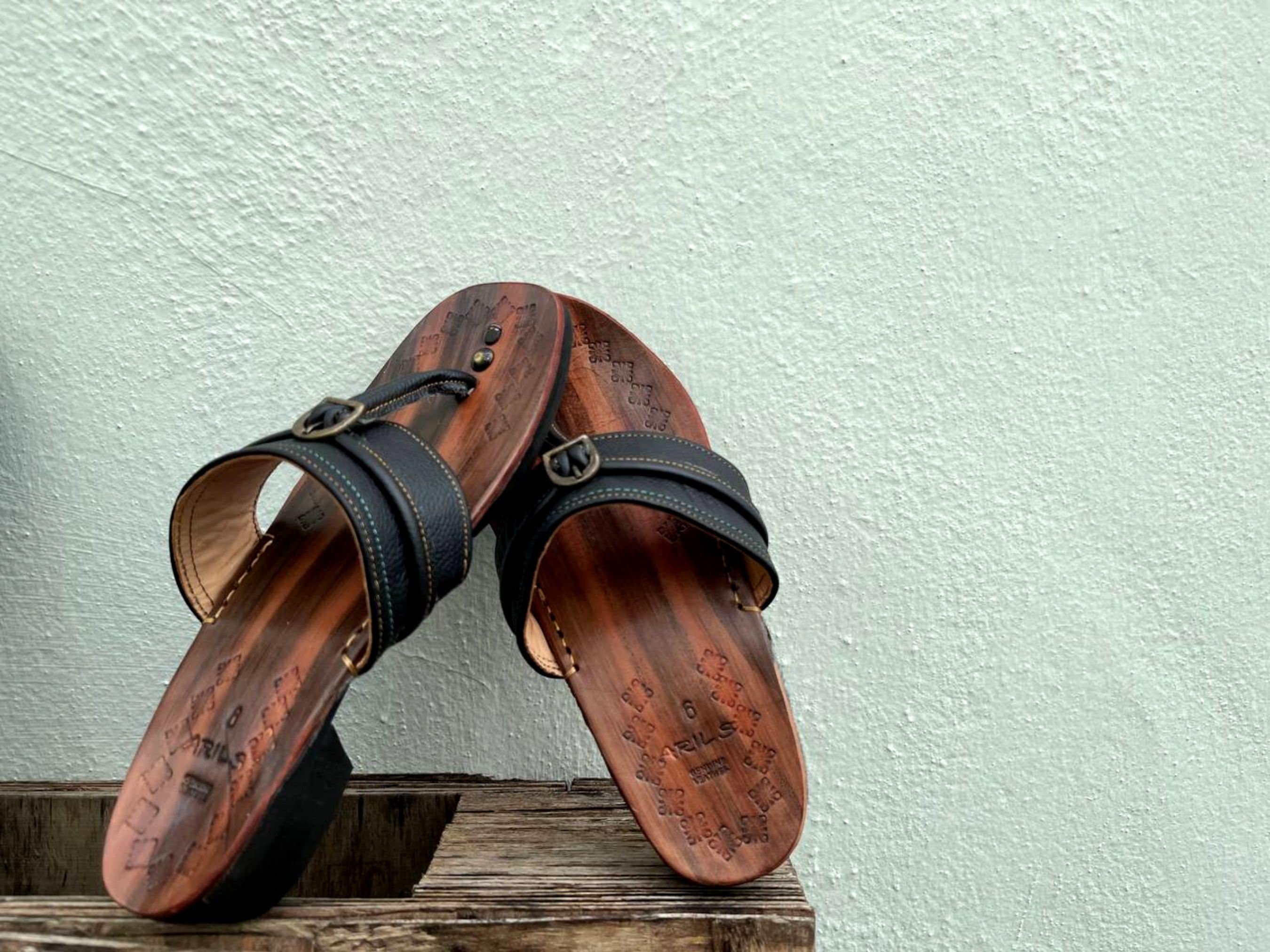 Capal Kurta Classic Traditional Malay Slippers Sandals for Men Size 6 ...