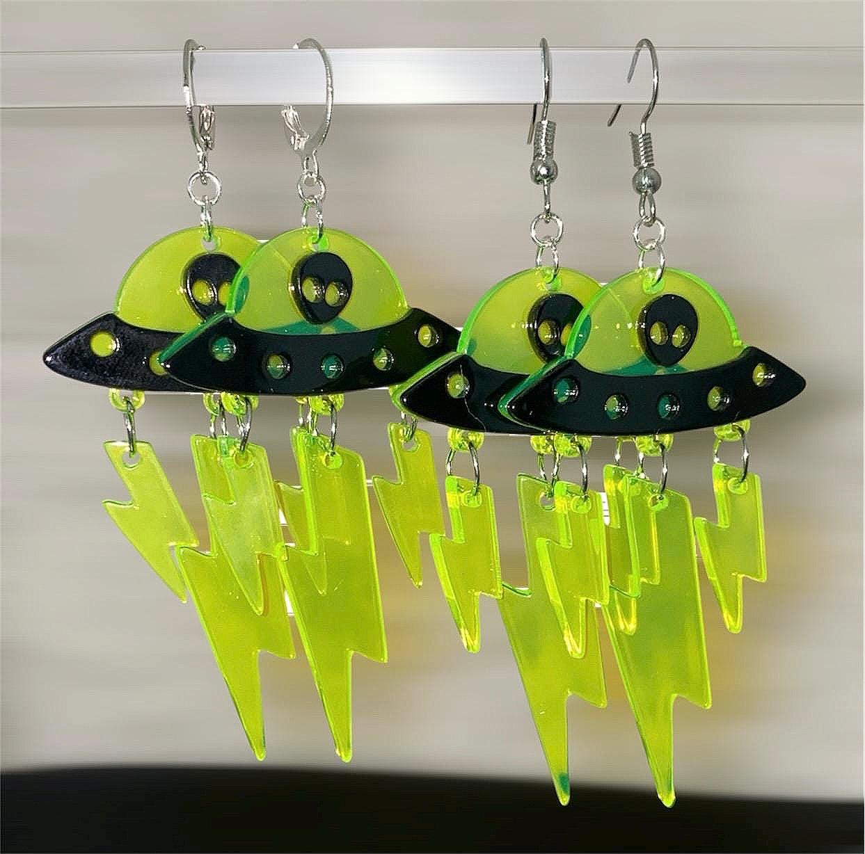 Handmade Clear Acrylic UFO Alien Earrings/alien-ufo-lightning Bolt ...