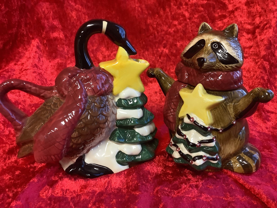Sakura Star Struck Canada Goose and Raccoon Christmas Creamer and Sugar ...