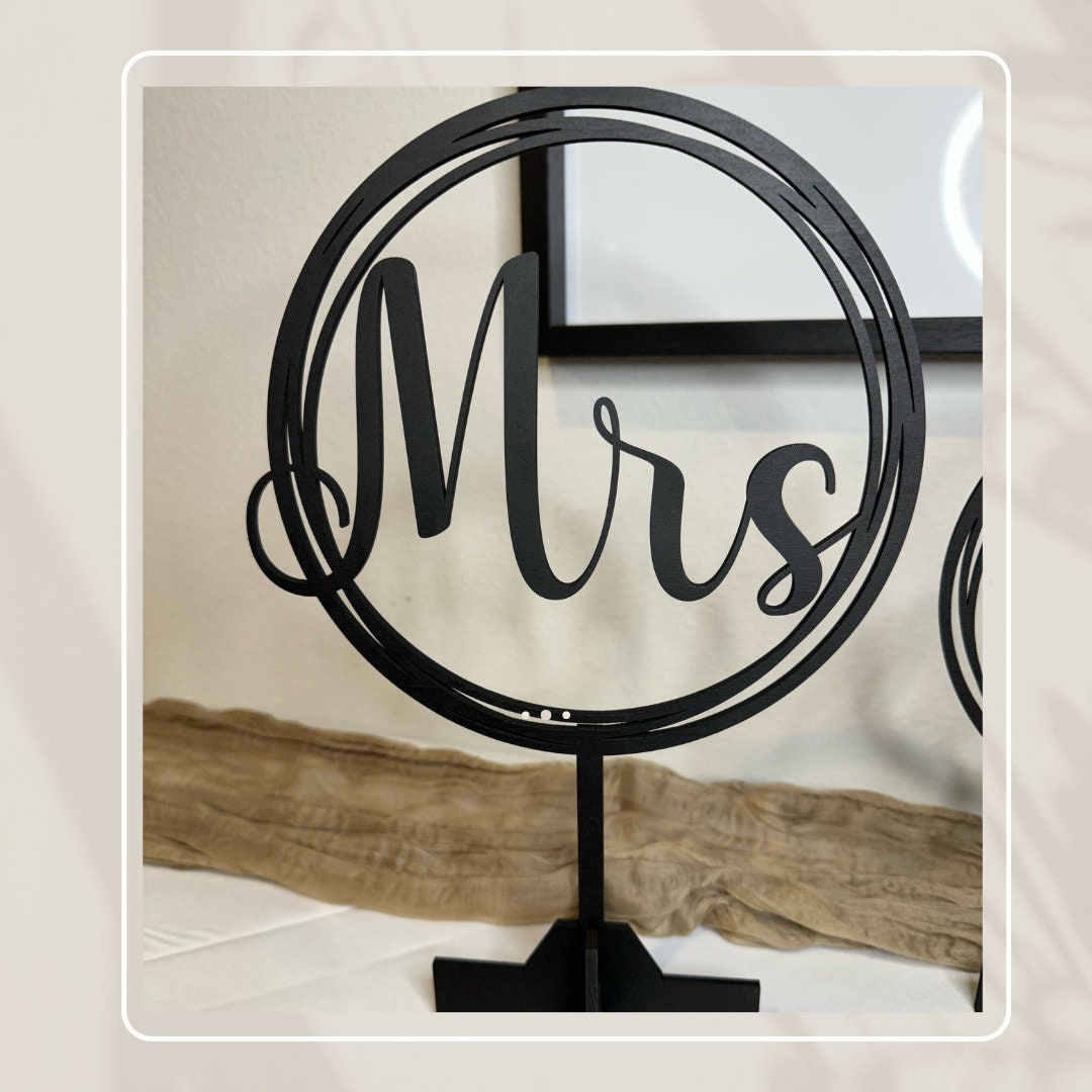 Mr and Mrs Sign/ Table Stand/ Wedding Sign - Etsy