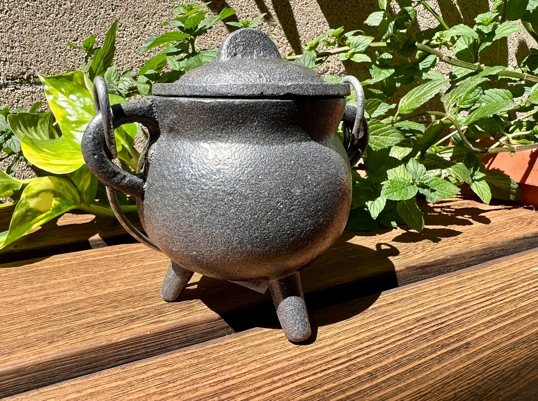Plain Mini Cast Iron Cauldron 3.5 Inch With Lid, Witch Cauldron ...