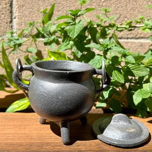 Plain Mini Cast Iron Cauldron 3.5 Inch With Lid, Witch Cauldron ...