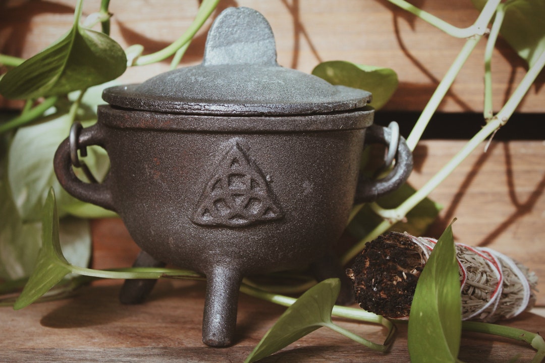 Celtic Triquetra Medium Cast Iron Cauldron With Lid 4.5 Inch, Witch ...