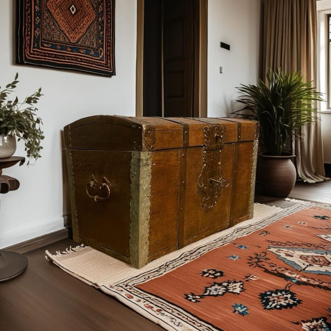 16/1700s Primitive Antique Trunk / Treasure Chest, Handcrafted From Oak ...