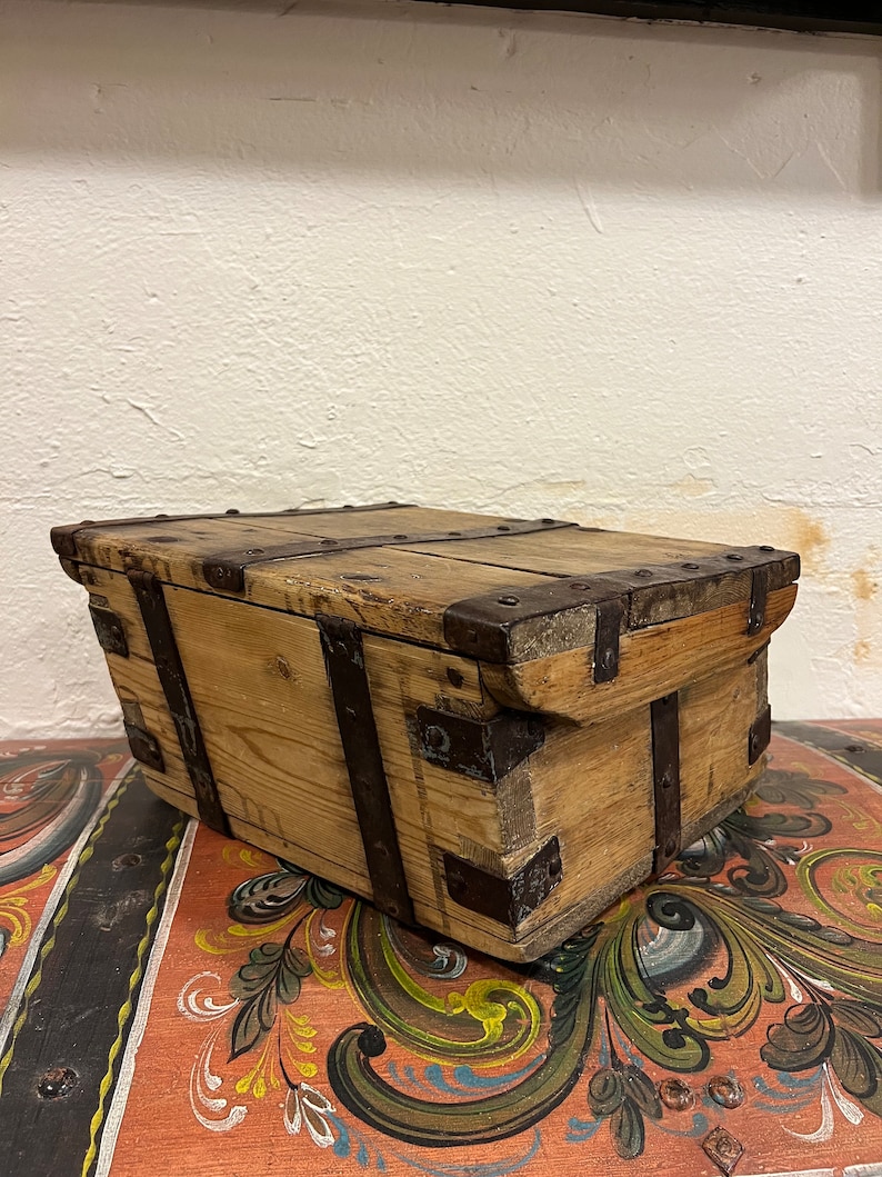 1700s Norwegian RUSTIC Chest/ Jewelry Box/treasure Box/ Treasure Chest ...