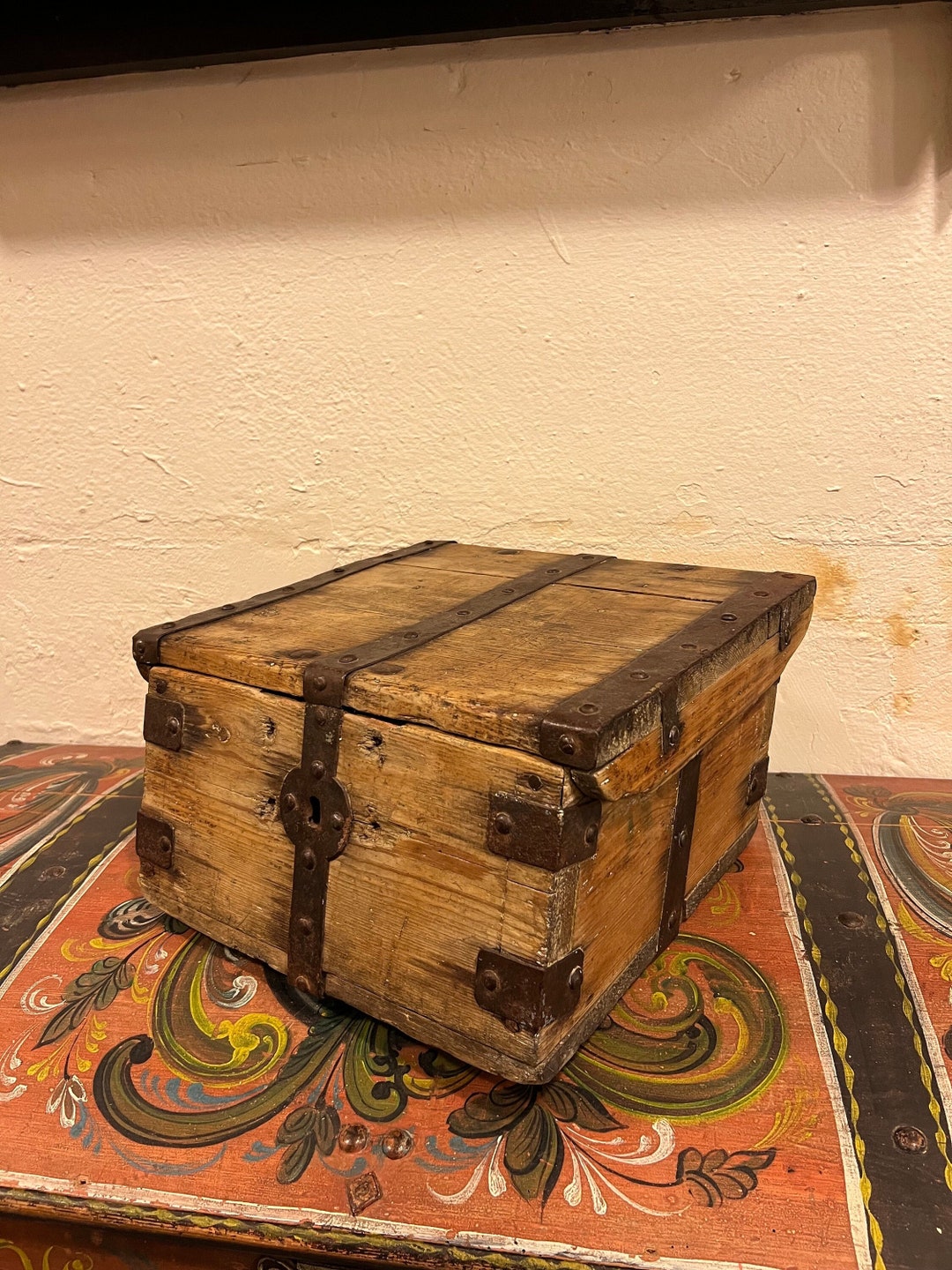 1700s Norwegian RUSTIC Chest/ Jewelry Box/treasure Box/ Treasure Chest ...