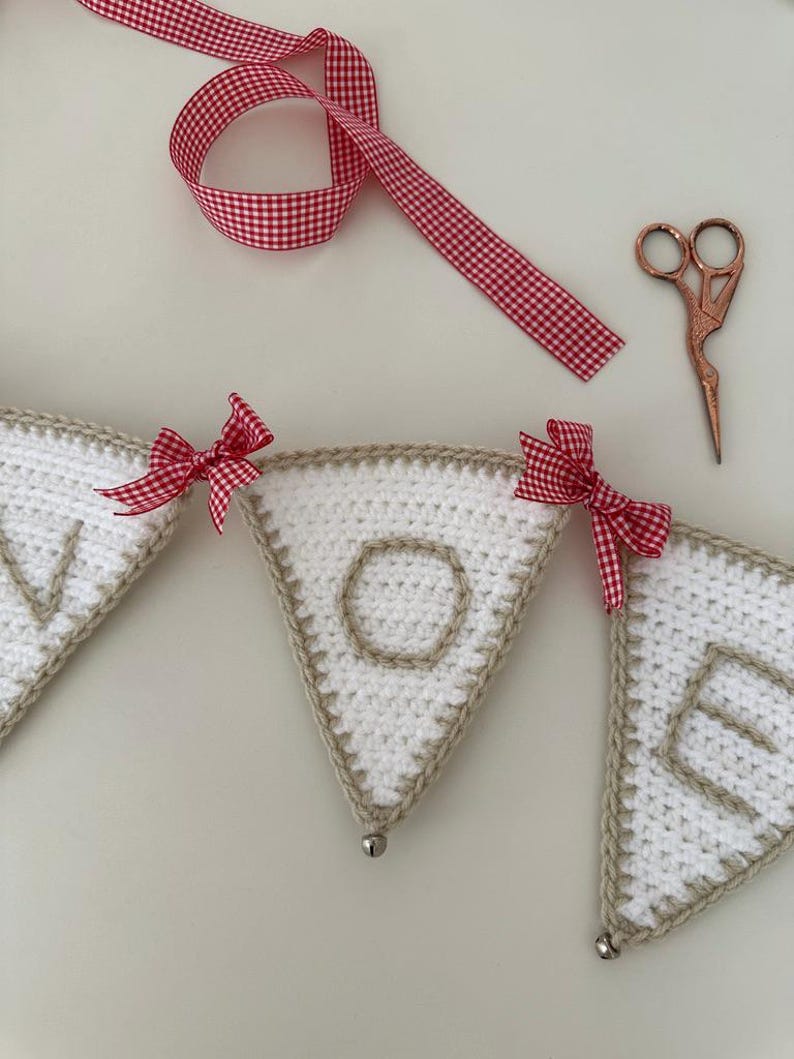 Classic Triangle Bunting Banner — CROCHET PATTERN ONLY, Crochet Bunting ...