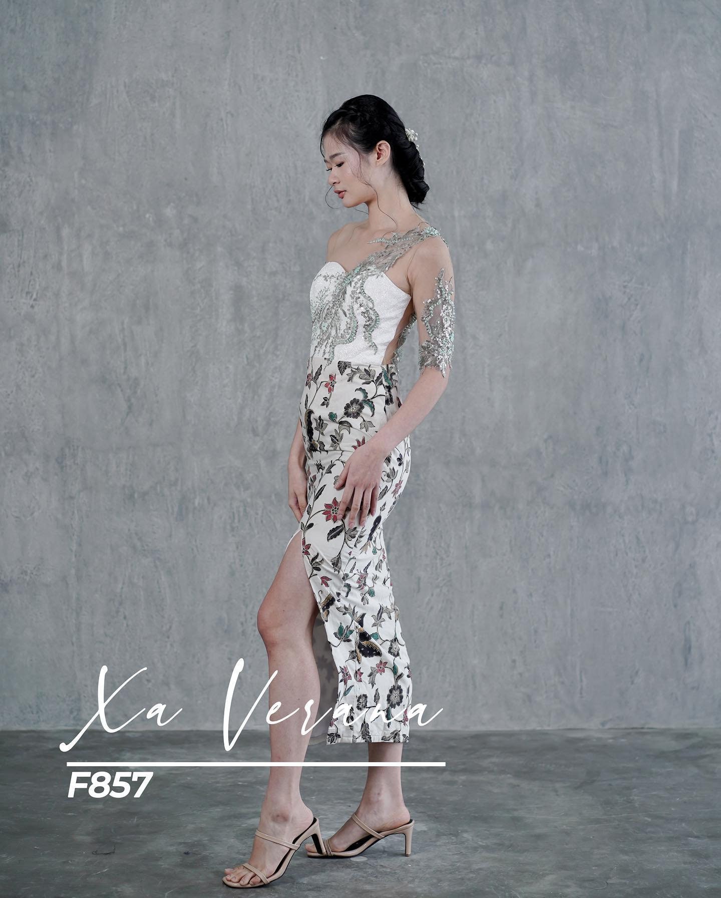 Custom White Kebaya, Kebaya Wedding, Indonesian Bride, Bustier Dress ...