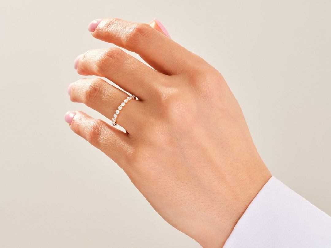 Shared Prong Eleven Stone Anniversary Band (0.33 Ct)/ Prong Set Eleven ...