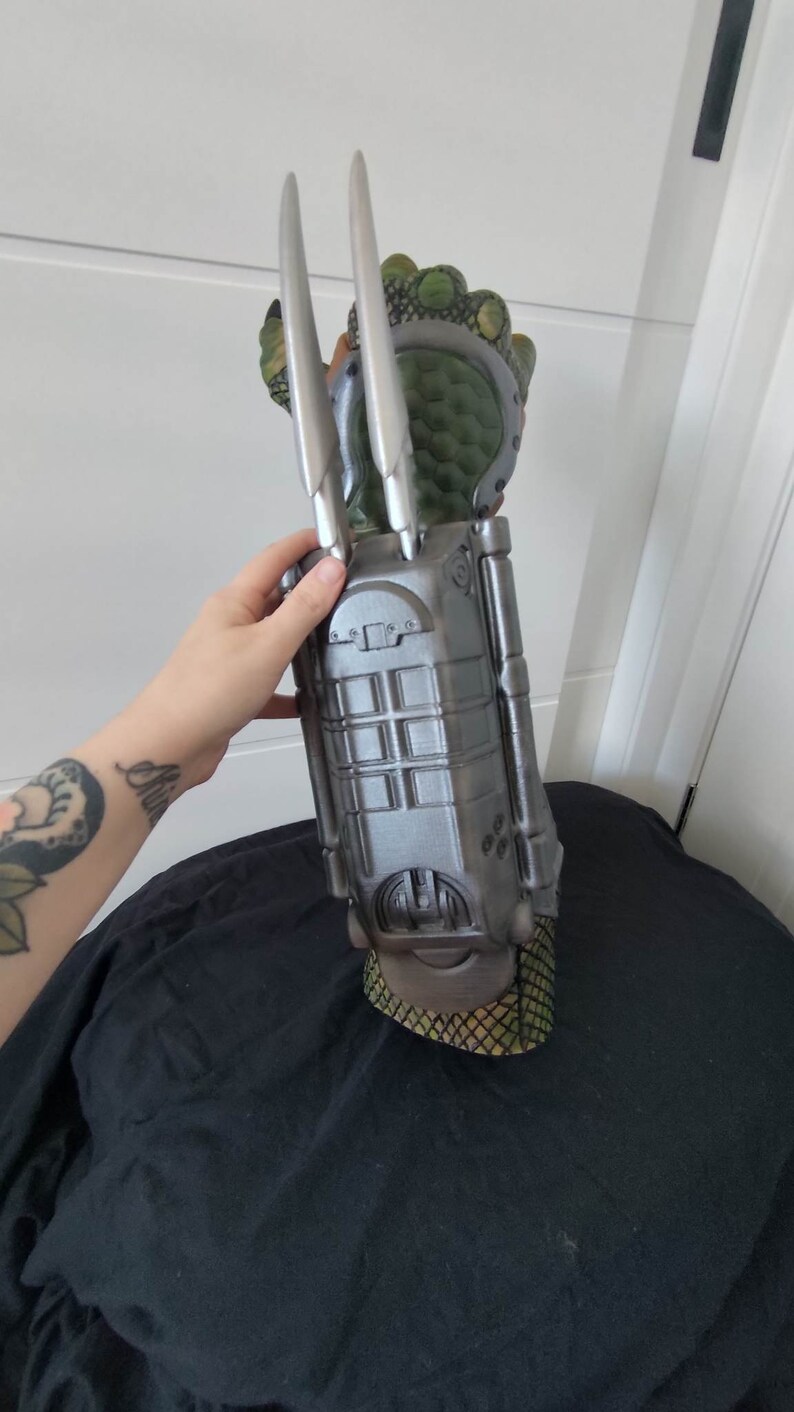 Predator Arm and Skull Trophy With Wall Mount - Etsy