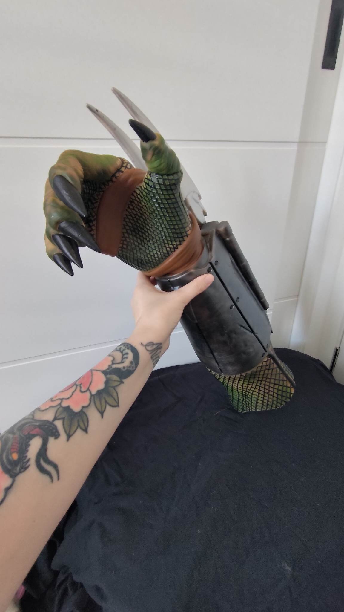 Predator Arm and Skull Trophy With Wall Mount - Etsy