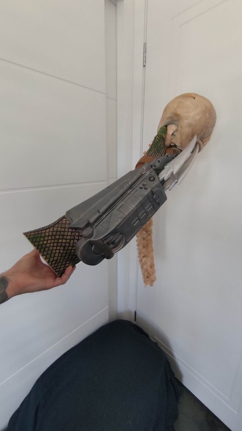 Predator Arm and Skull Trophy With Wall Mount - Etsy