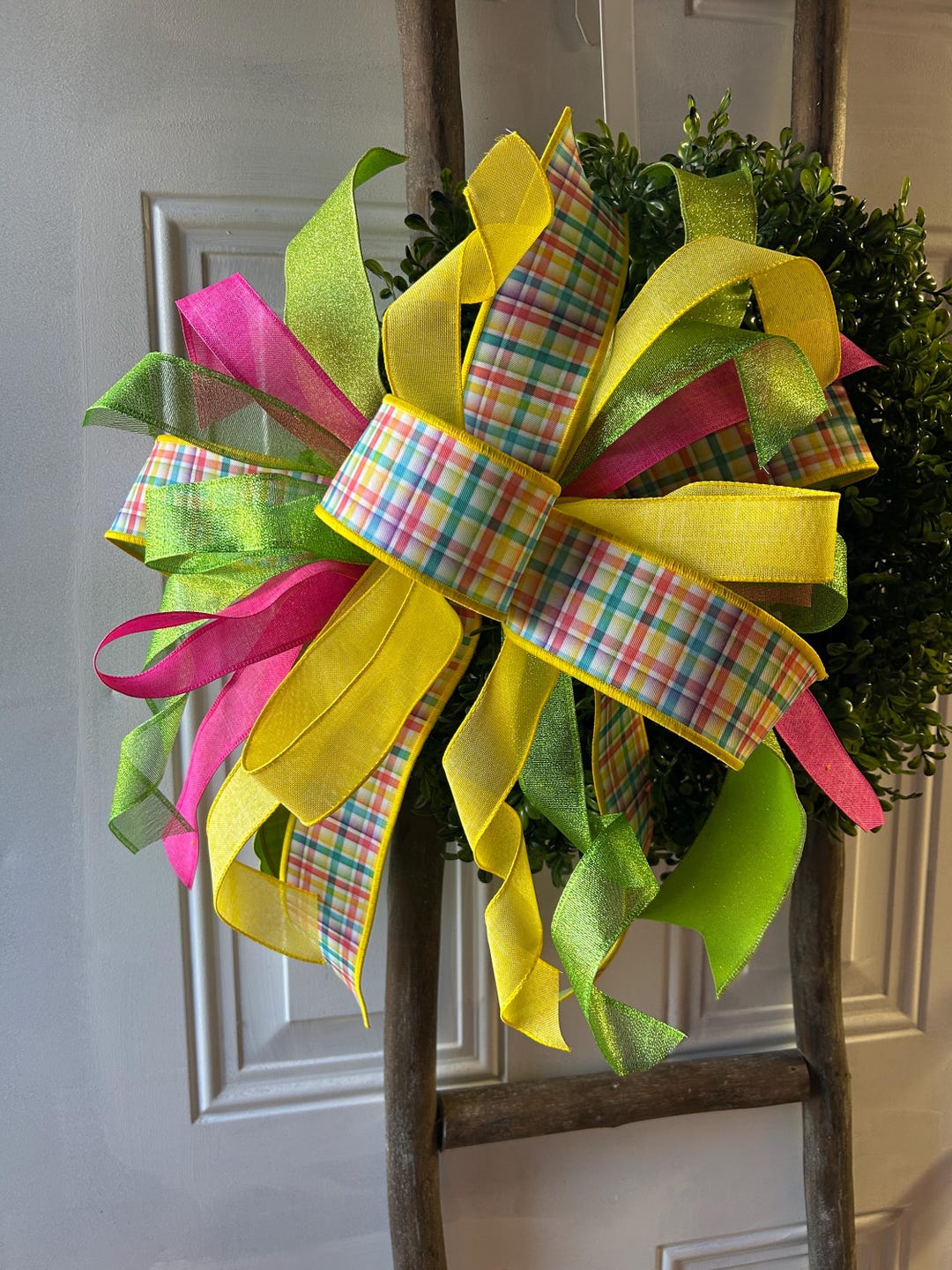 Springtime Bow With Beautiful Spring Tone Colors of Multiple Size ...