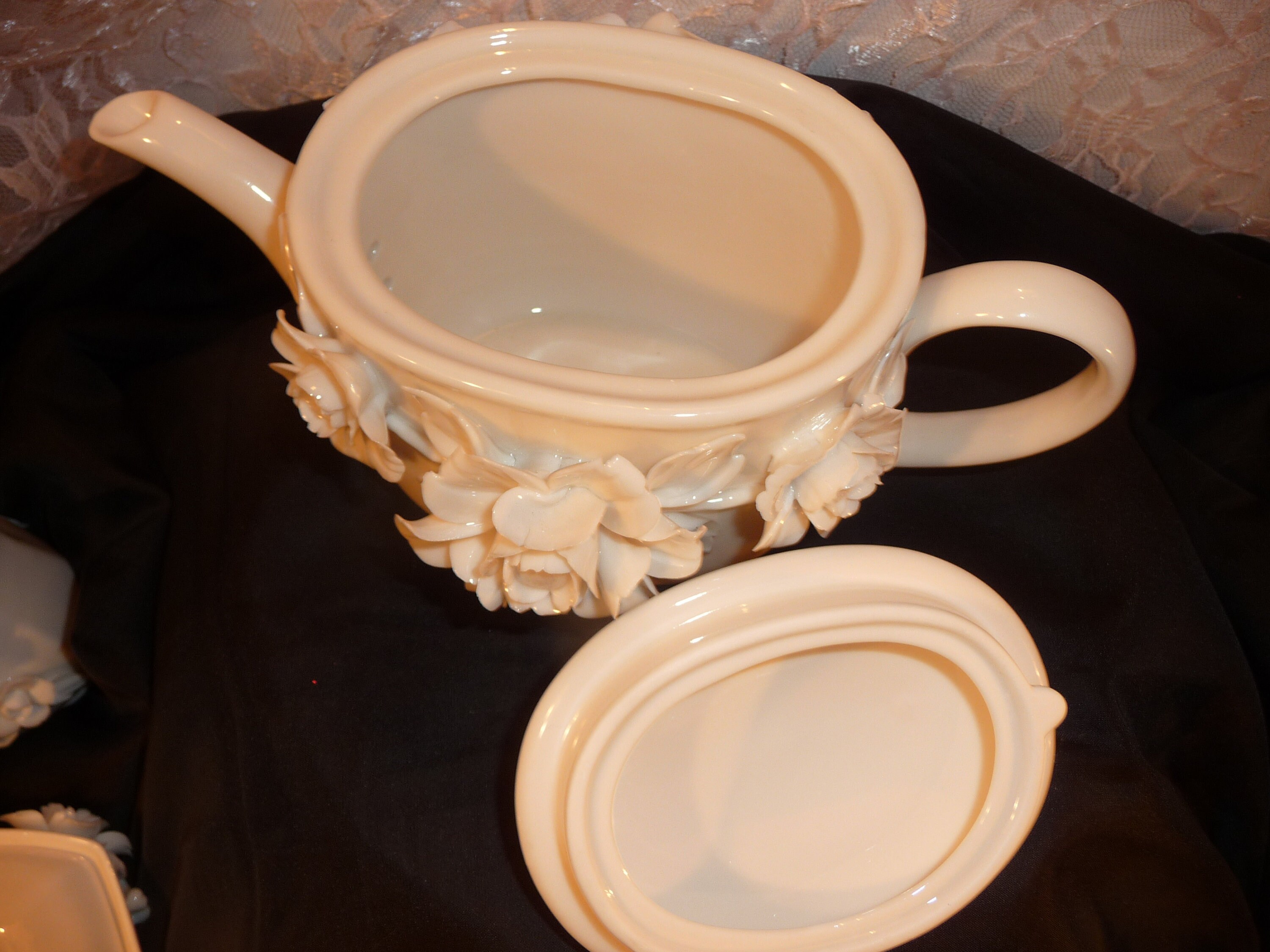 I Godinger & Co Tea Set Teapot Sugar Creamer White Porcelain Applied ...