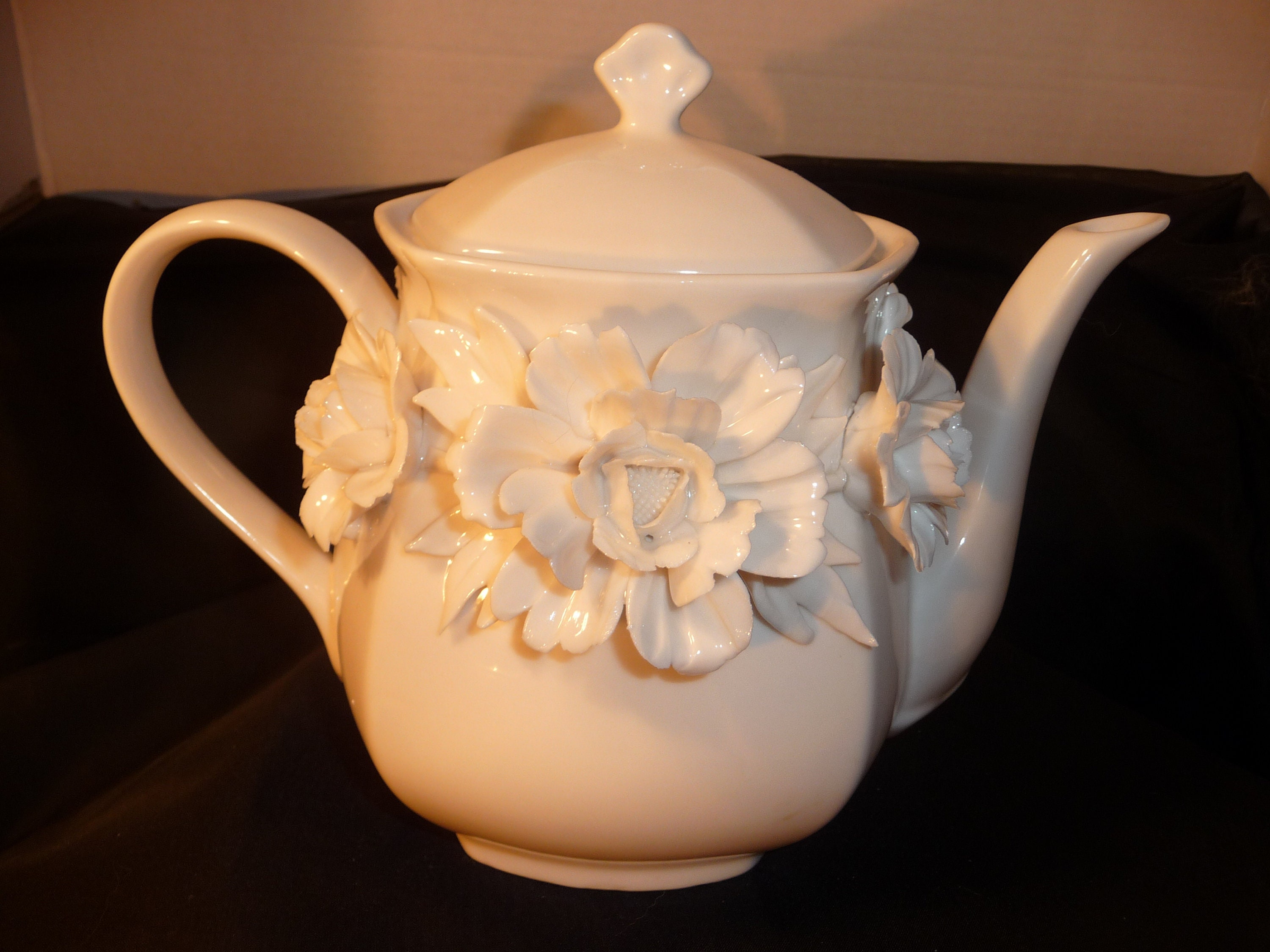 Vintage I Godinger & Co. White Porcelain Raised Flower Teapot Tea Time ...