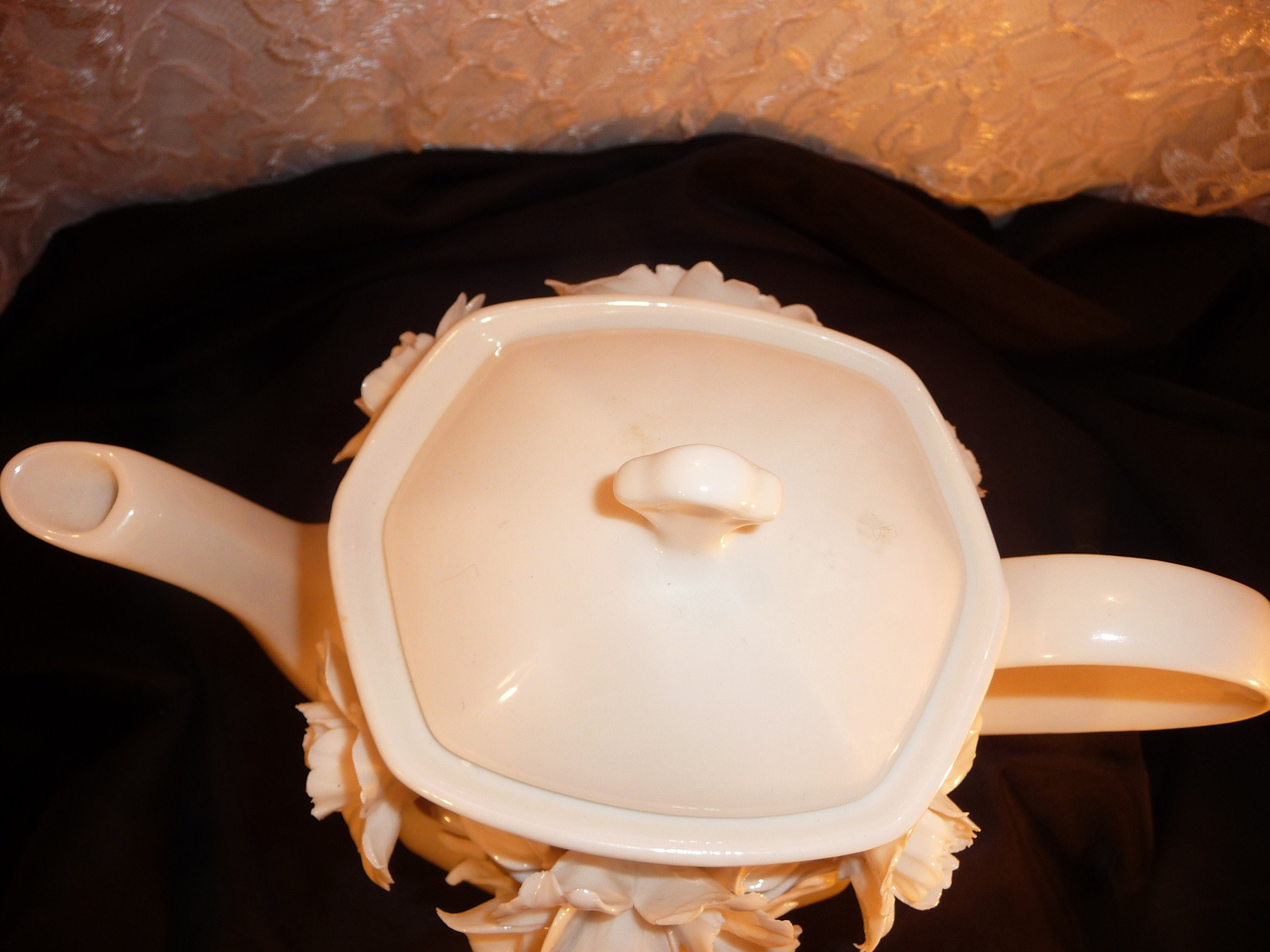 Vintage I Godinger & Co. White Porcelain Raised Flower Teapot Tea Time ...