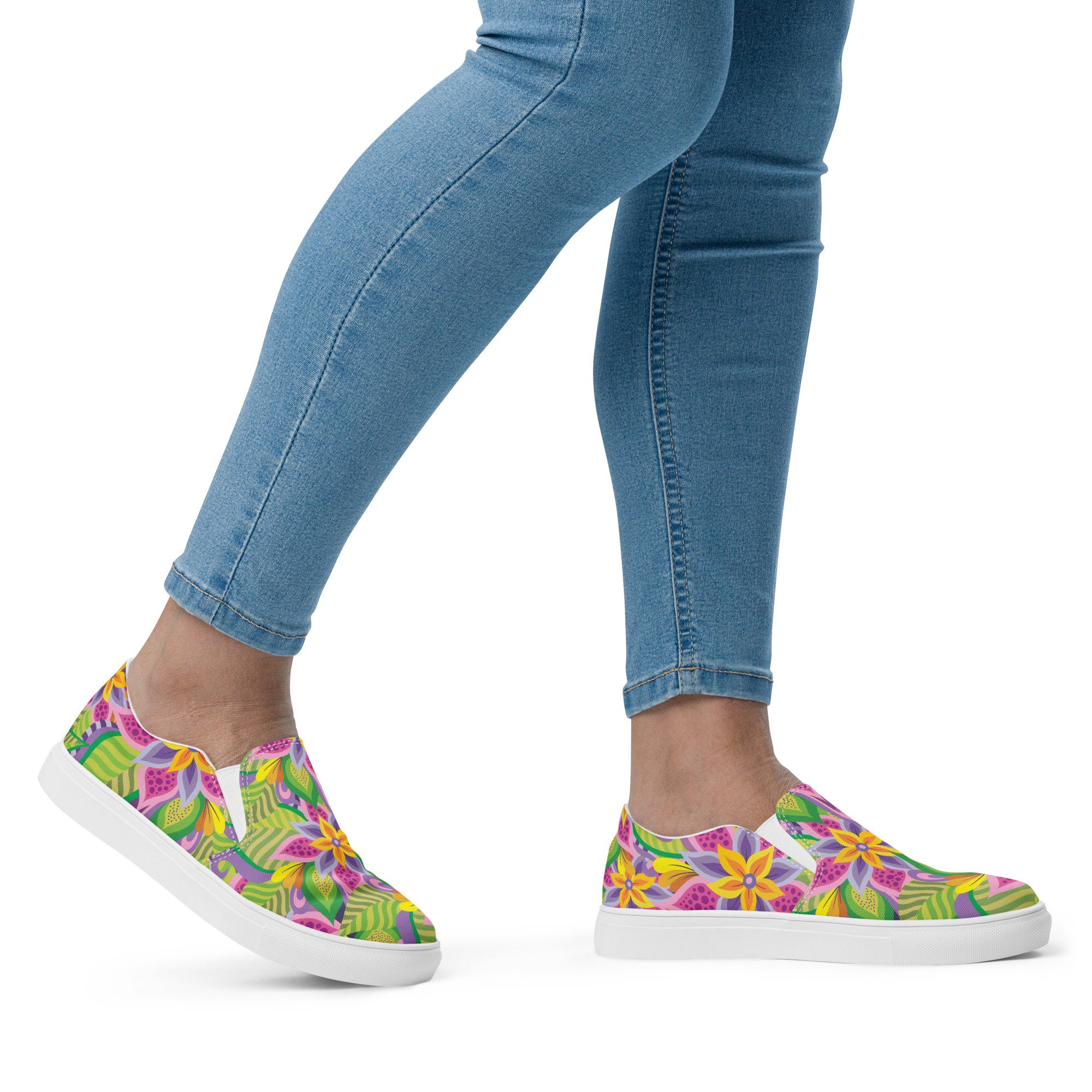 Bright Tropical Floral Design Womens Slip-on Canvas Shoes, Slip on Slip ...
