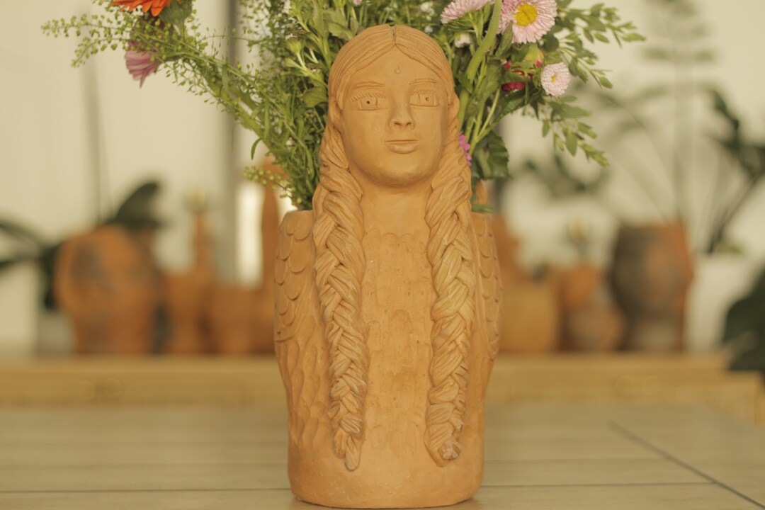 Manos Que Ven Vase Planter - Etsy