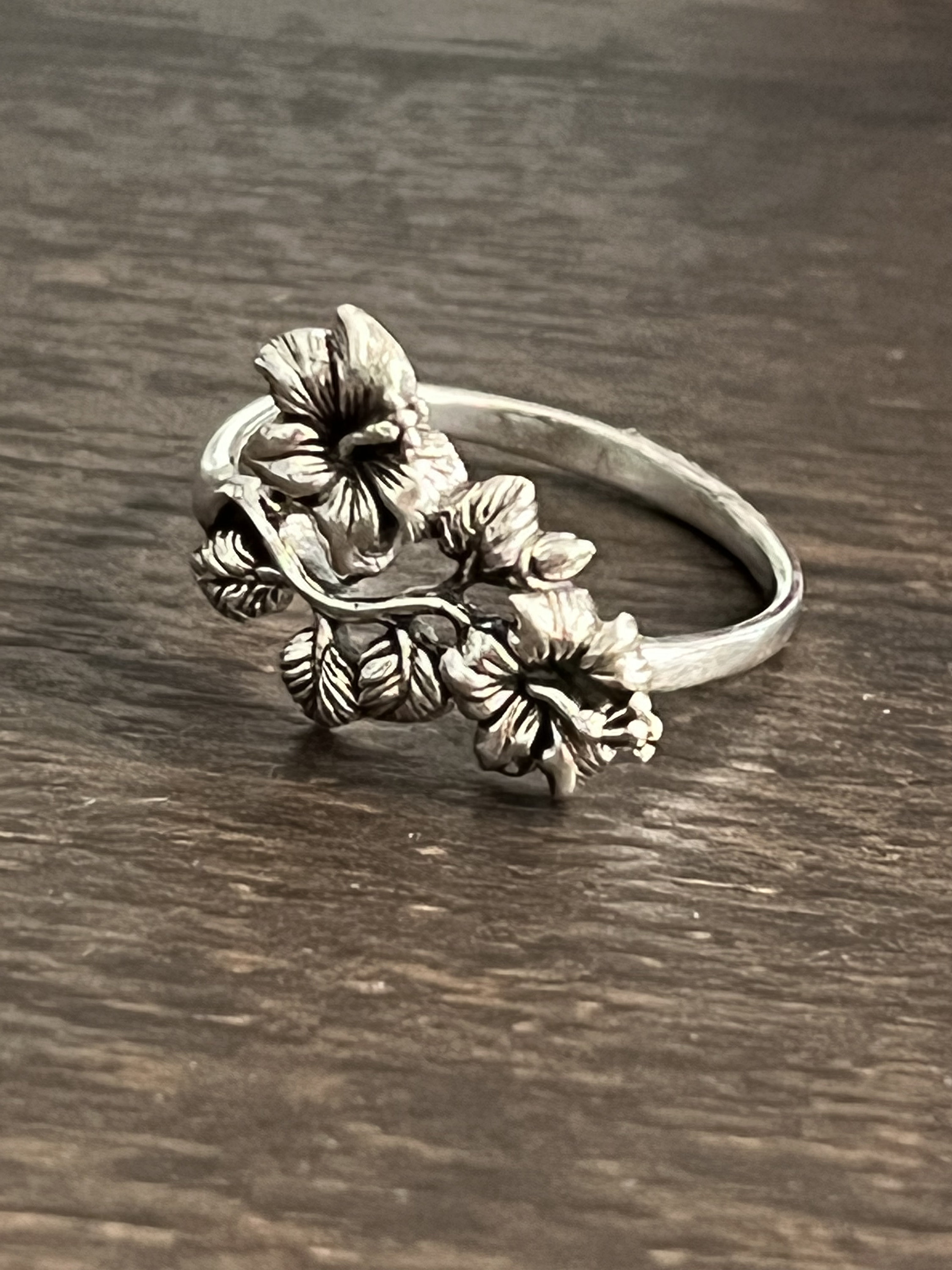 Sterling Silver Lilies and Leaves Ring - Etsy