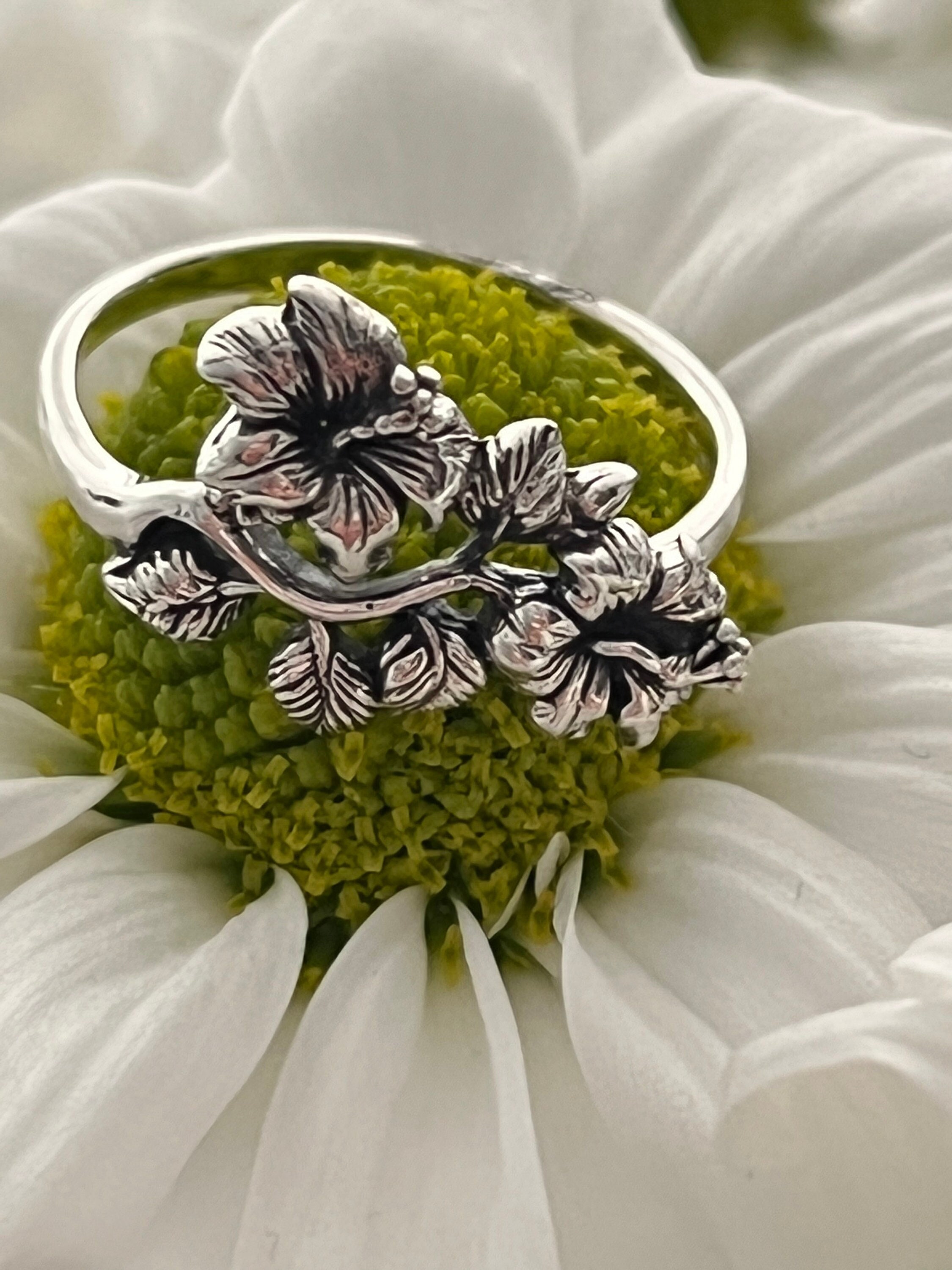 Sterling Silver Lilies and Leaves Ring - Etsy