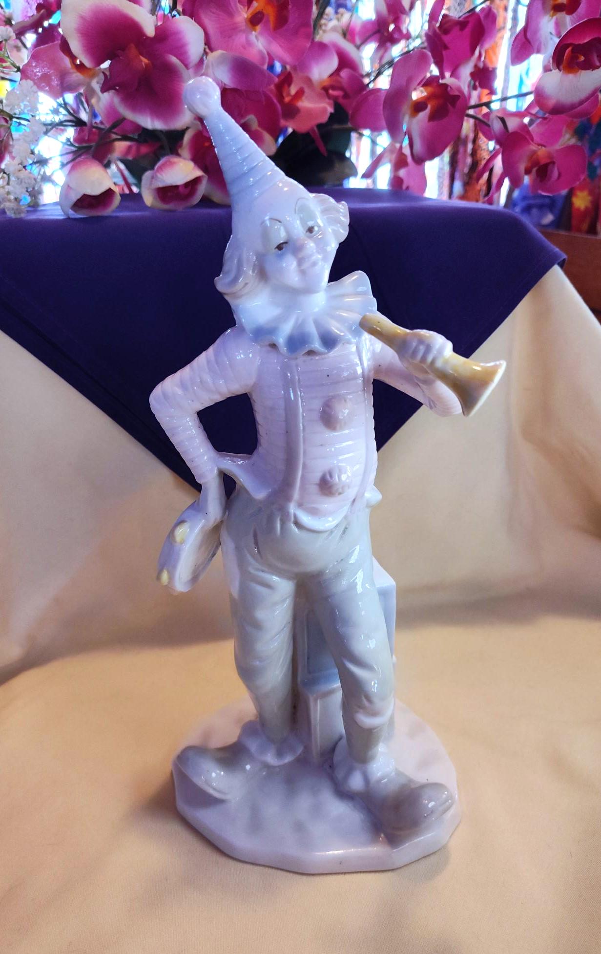 1970's Porcelain Musical Clown W/ Horn & Tambourine, Sitting on ABC ...