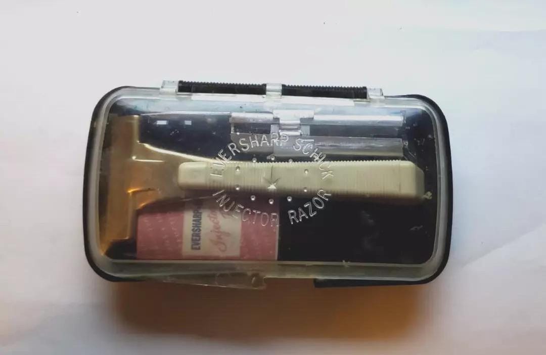 Vintage Schick I1 Razor With Case, Blade Dispenser and Reproduction ...