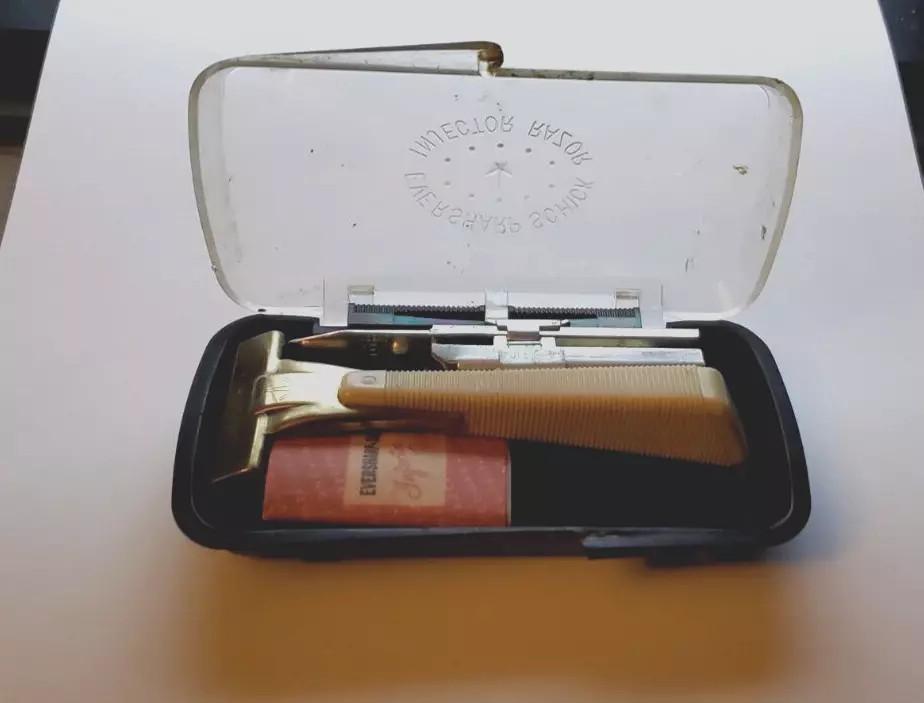 Vintage Schick I1 Razor With Case, Blade Dispenser and Reproduction ...