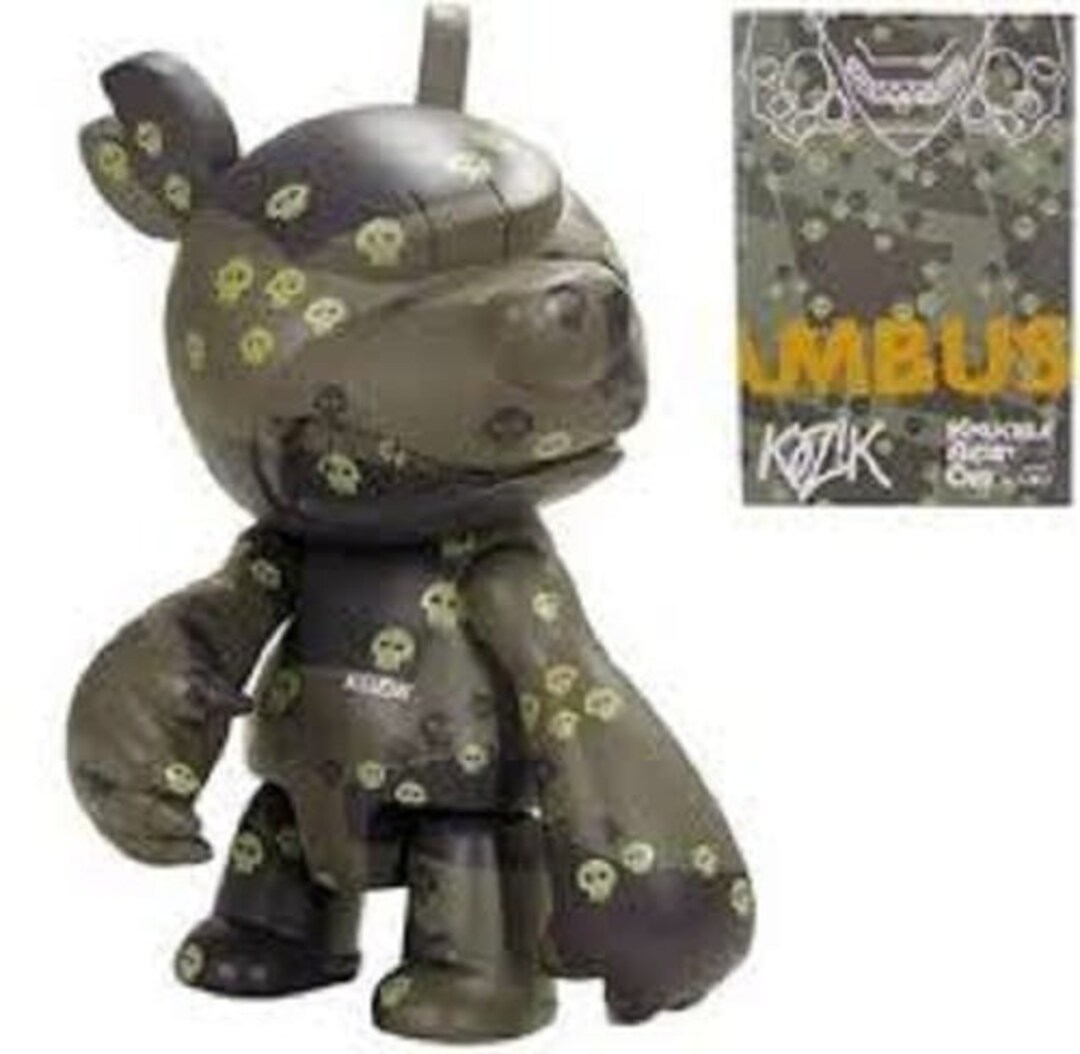 Kozik Skull 2 Knuckles Qee Bear Ambush 8 Toy2r-limited Edition Art Toys Collectable Art Figures ...