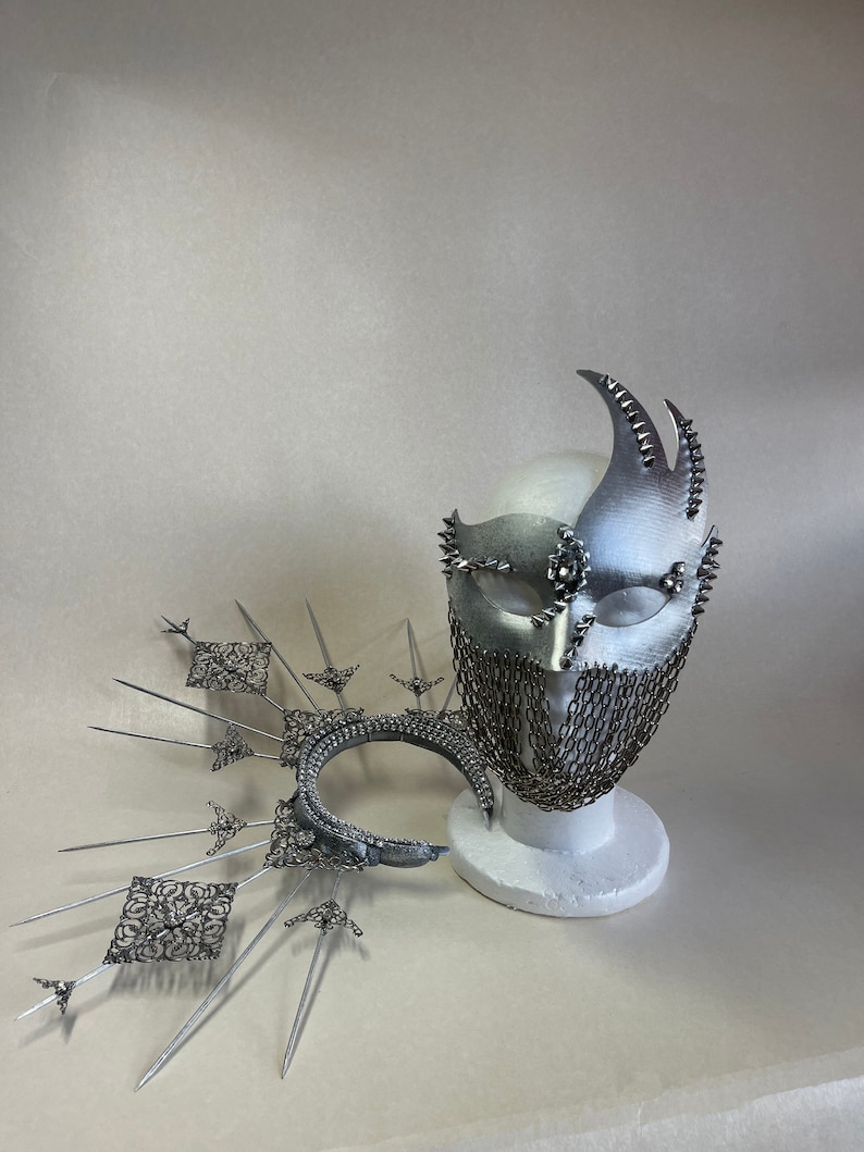 Masquerade Mask With Chain and Spikes Carnival Aristocrats Ball ...